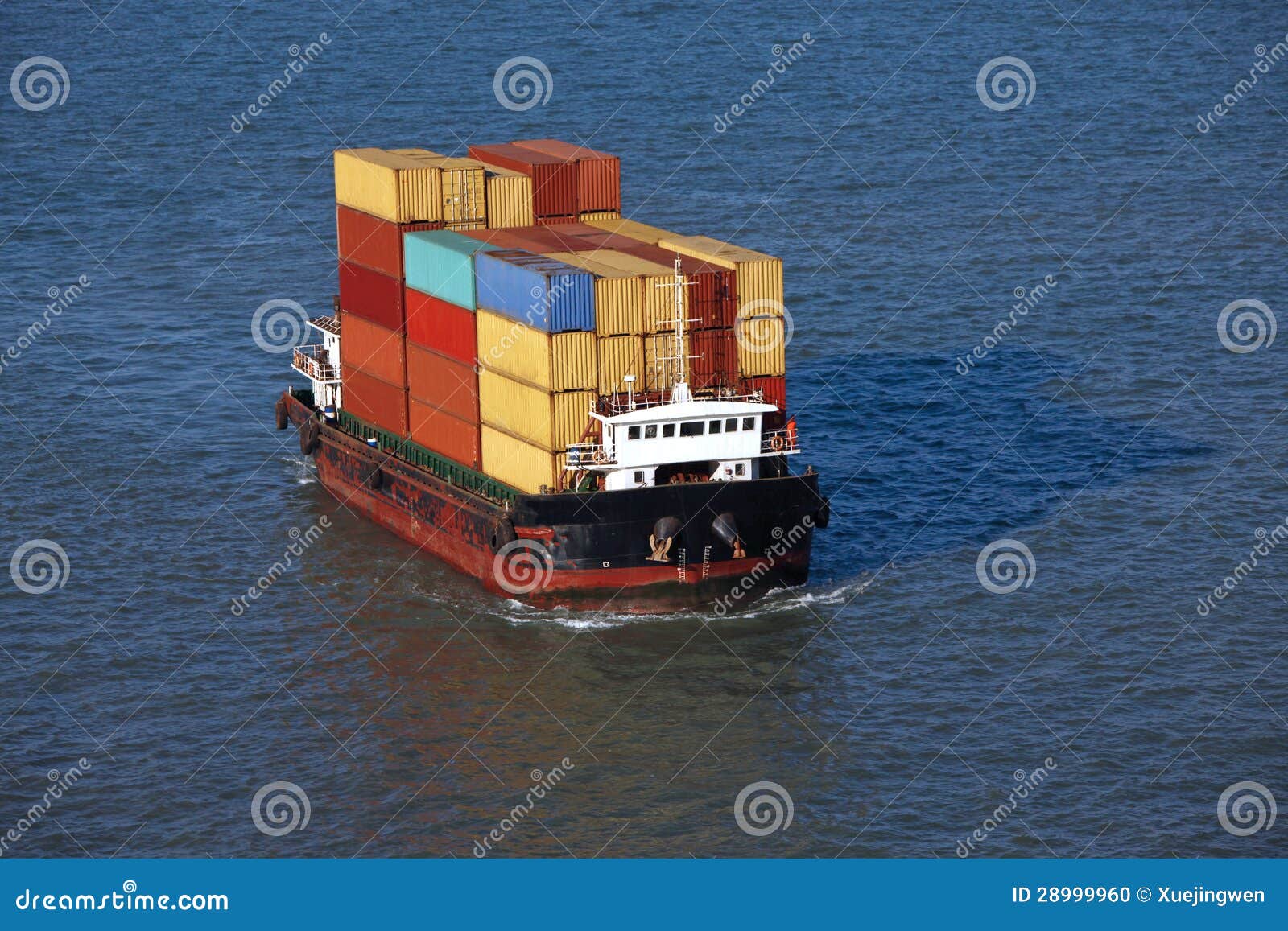 Klein containerschip stock foto. Image of schip, overzees - 28999960