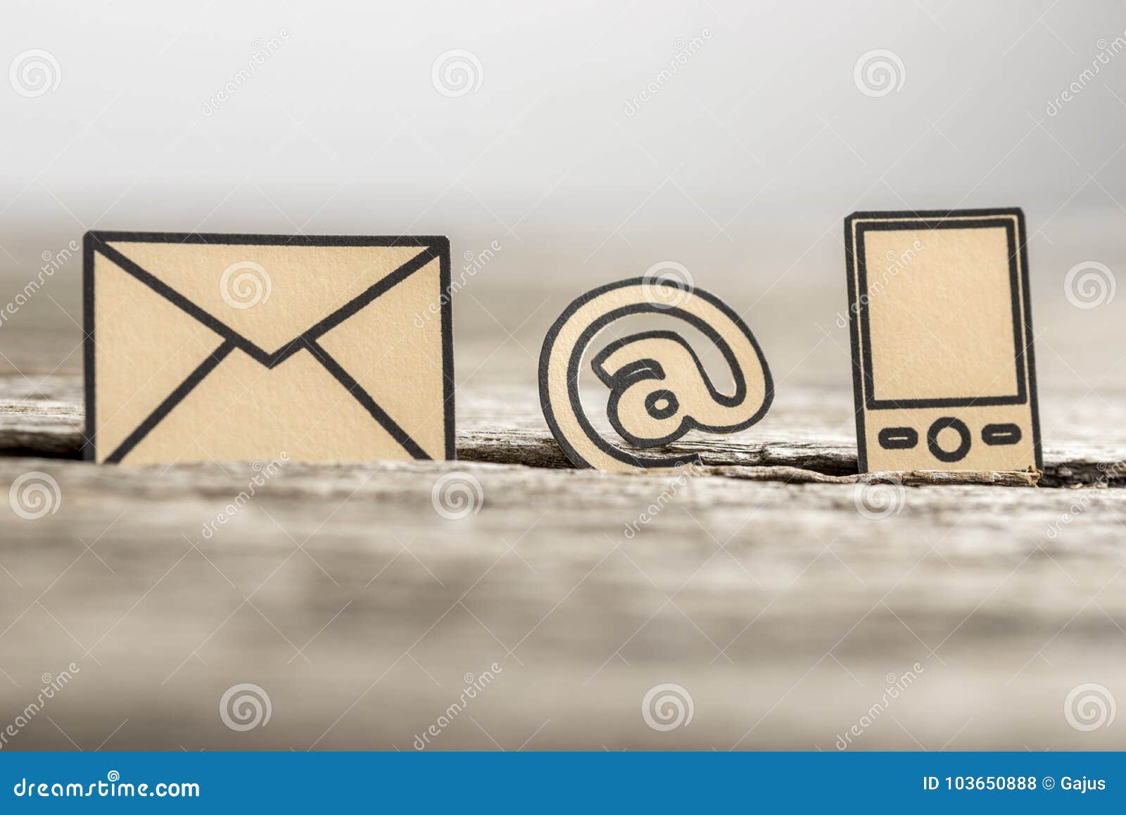 Klein an Den Zeichen-, Post- Und Telefonsymbolen Stockfoto - Bild von ...