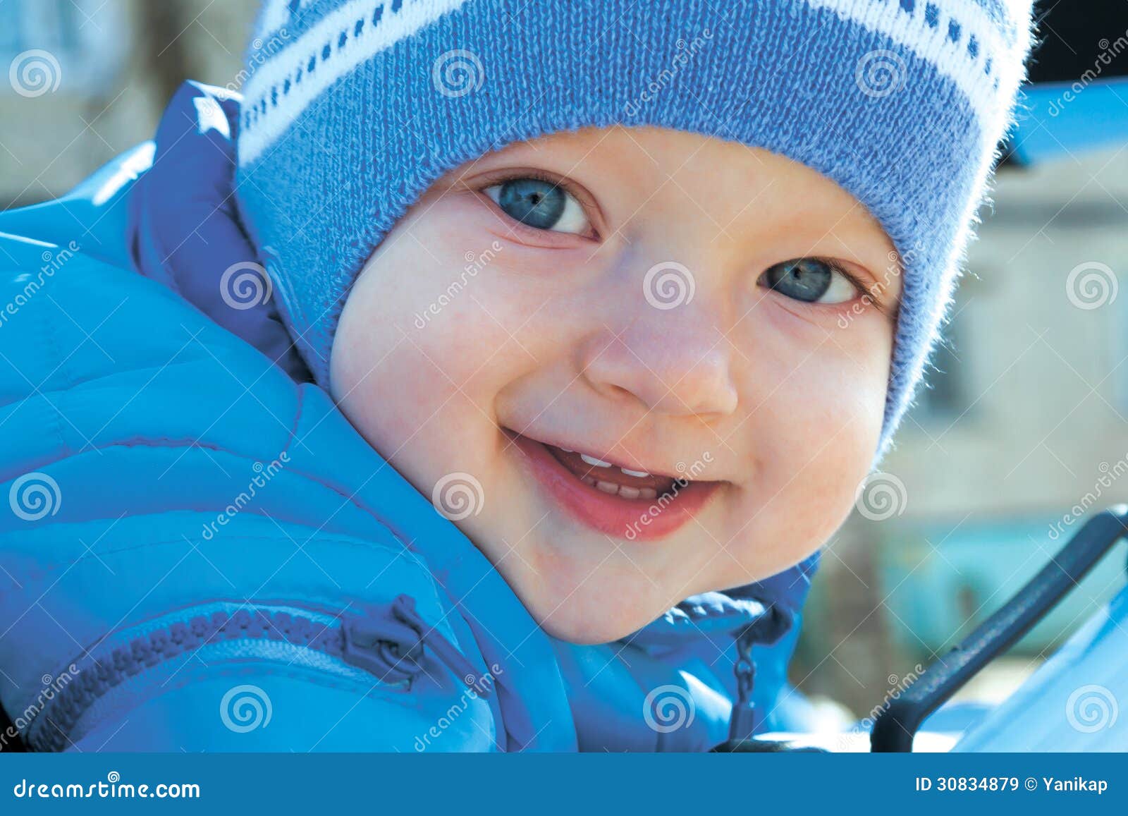 Klein kind stock afbeelding. Image of familie, achtergrond - 30834879