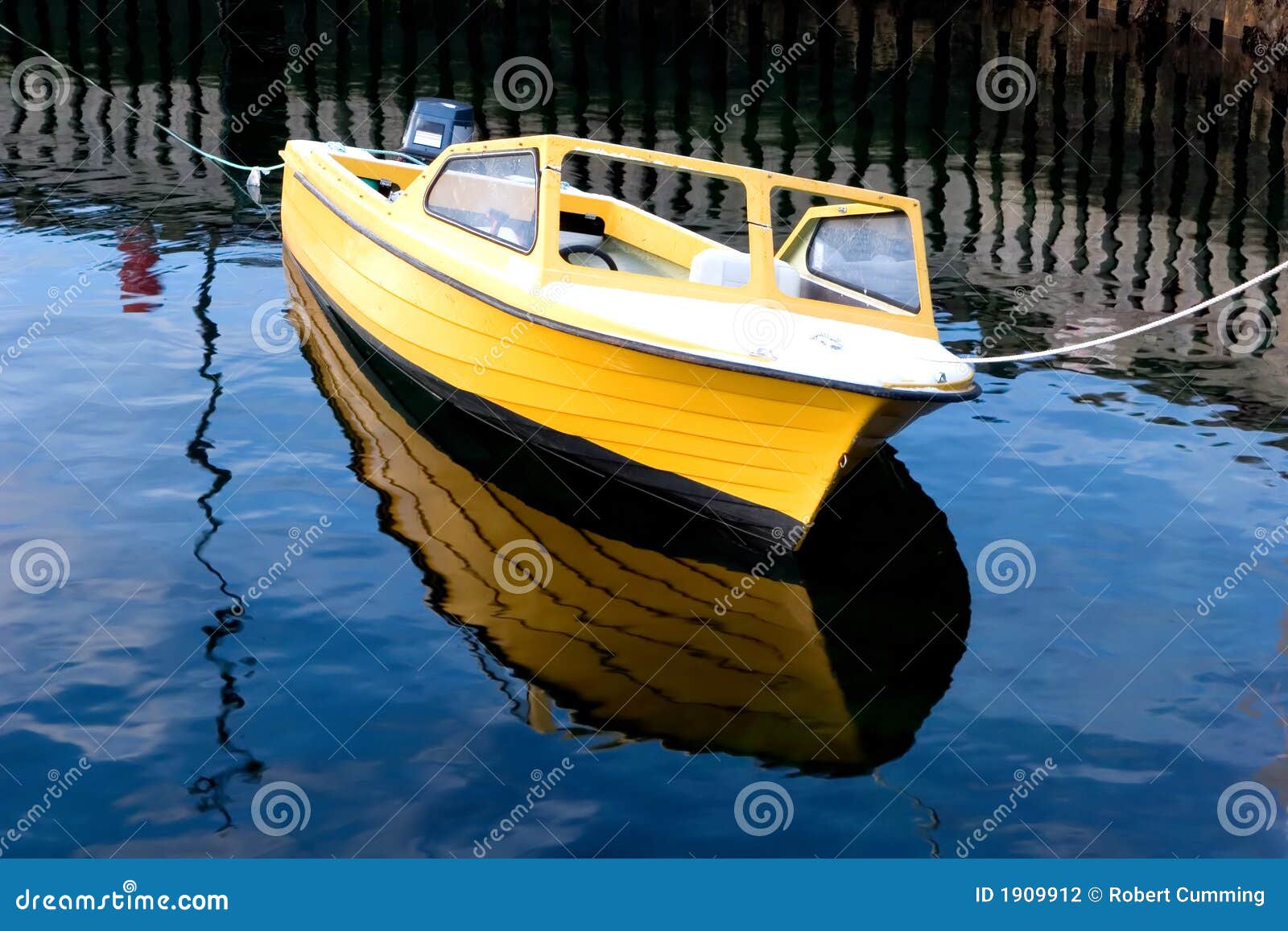 Kleine boot stock foto. Image of boot, vaartuig, maritiem - 1909912