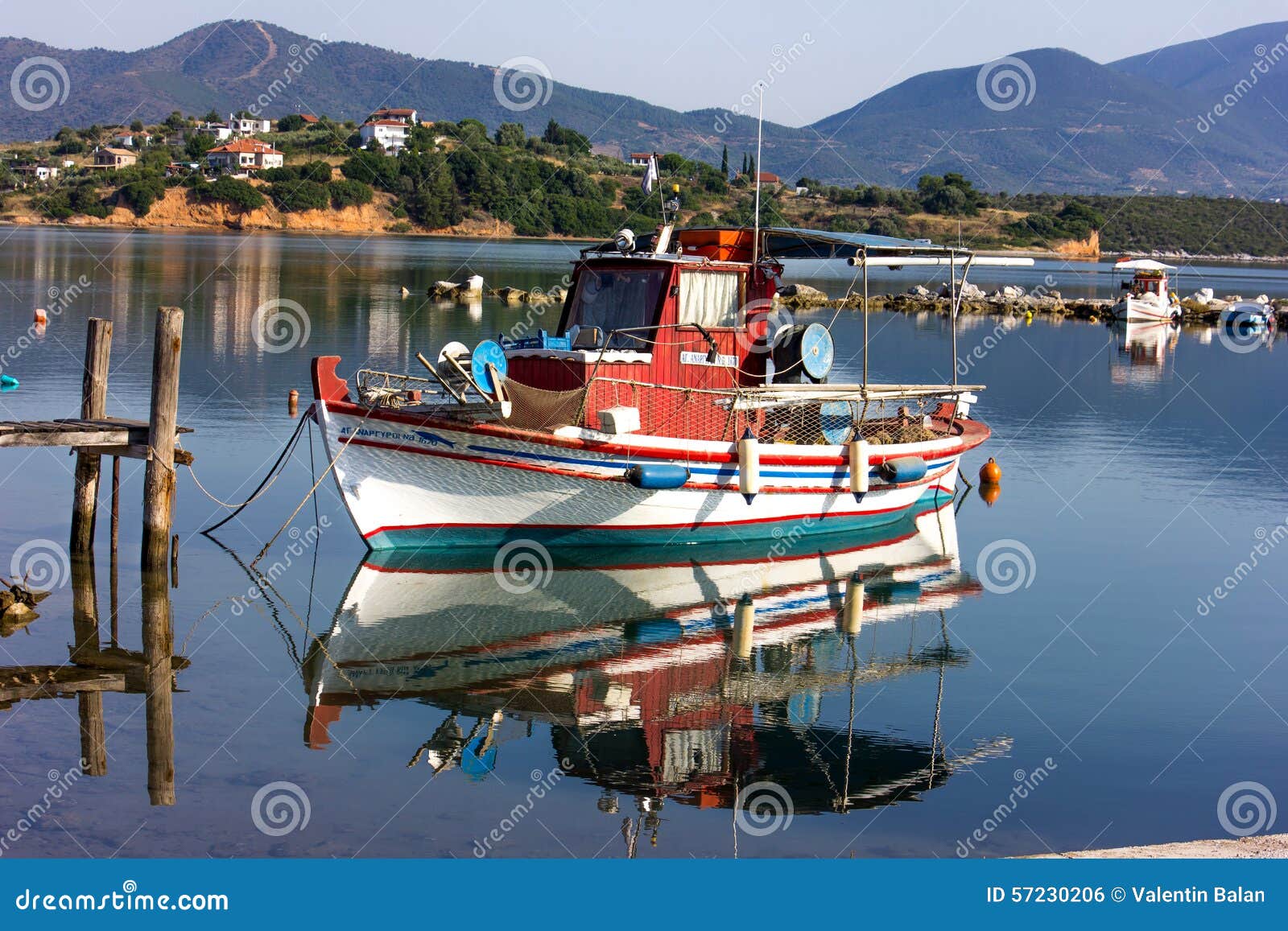 Kleine Boote Auf Griechisch Redaktionelles Foto - Bild von fischer ...
