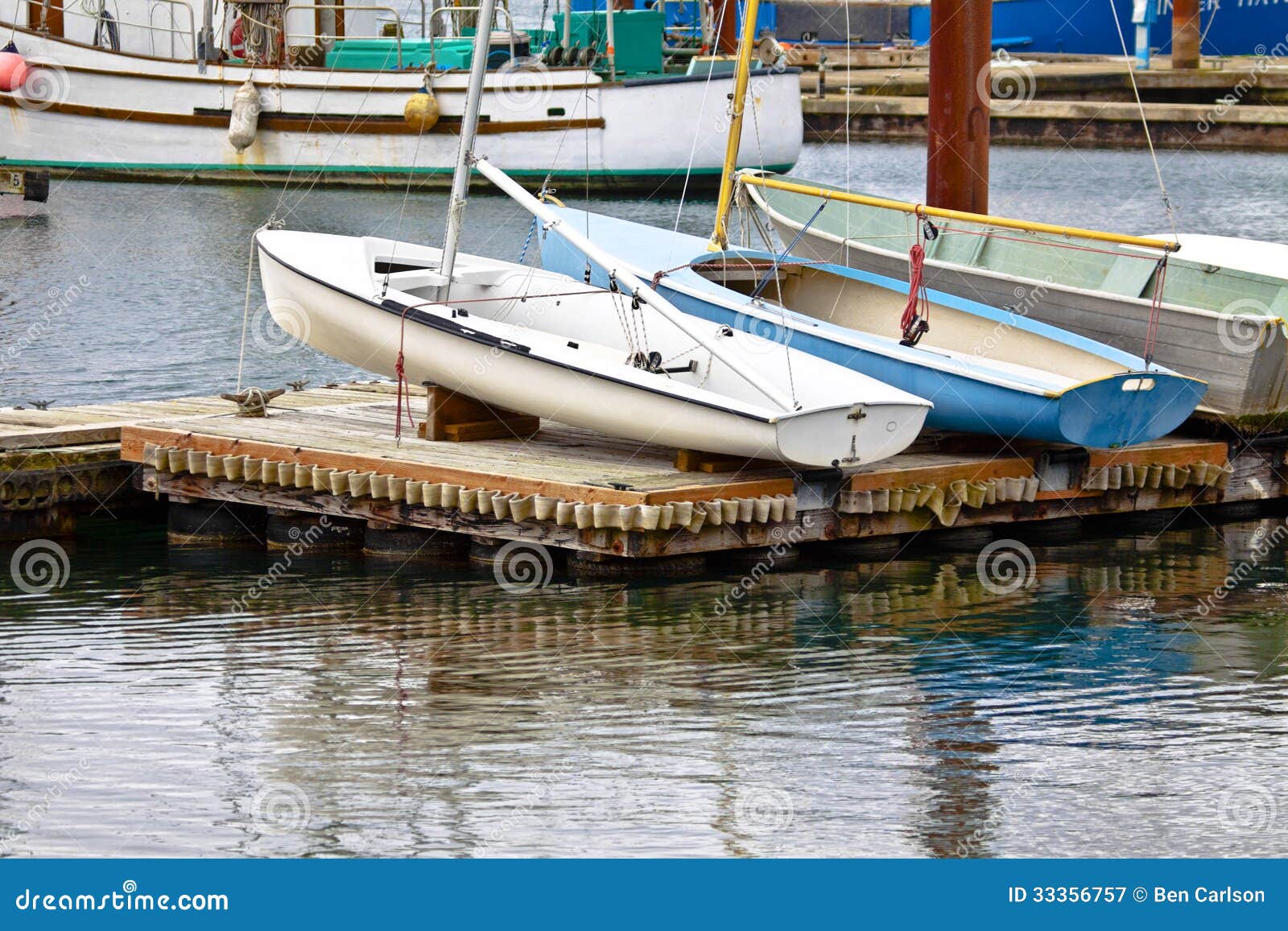 Kleine Boote Gesichert Auf Dock Stockbild - Bild von ruderboot ...