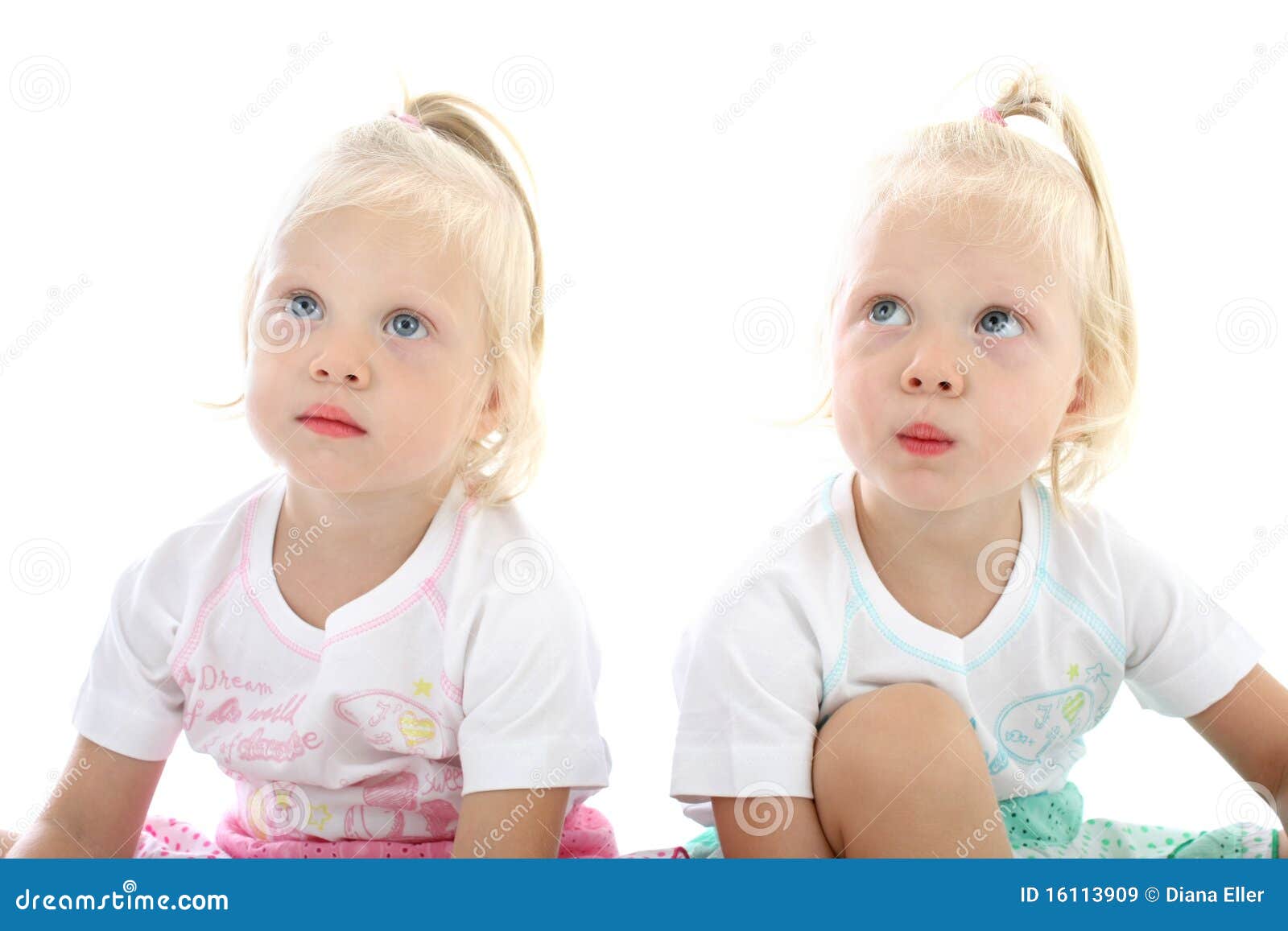 Kleine tweelingen stock afbeelding. Image of zuster, mooi - 16113909
