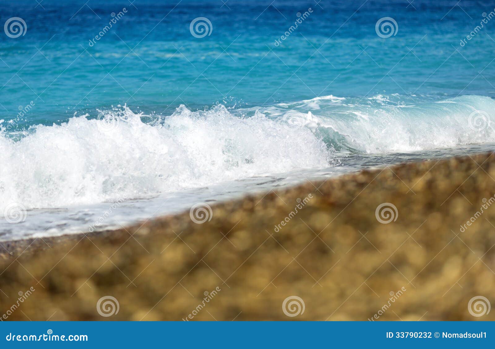 Kleine Wellen Auf Dem Strand Stockfoto - Bild von szenisch, meer: 33790232