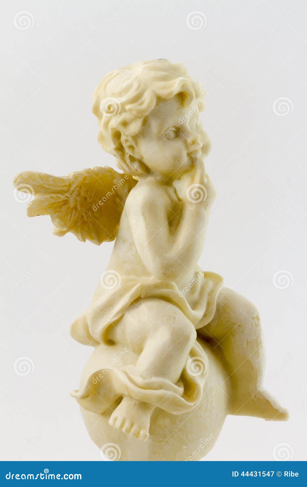 Kleiner Engel denkt stockbild. Bild von geistig, lächeln - 44431547