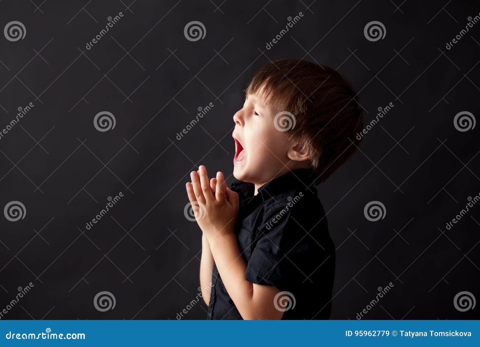 Kleiner Junge, Der, Betendes Kind, Hintergrund Betet Stockbild - Bild ...