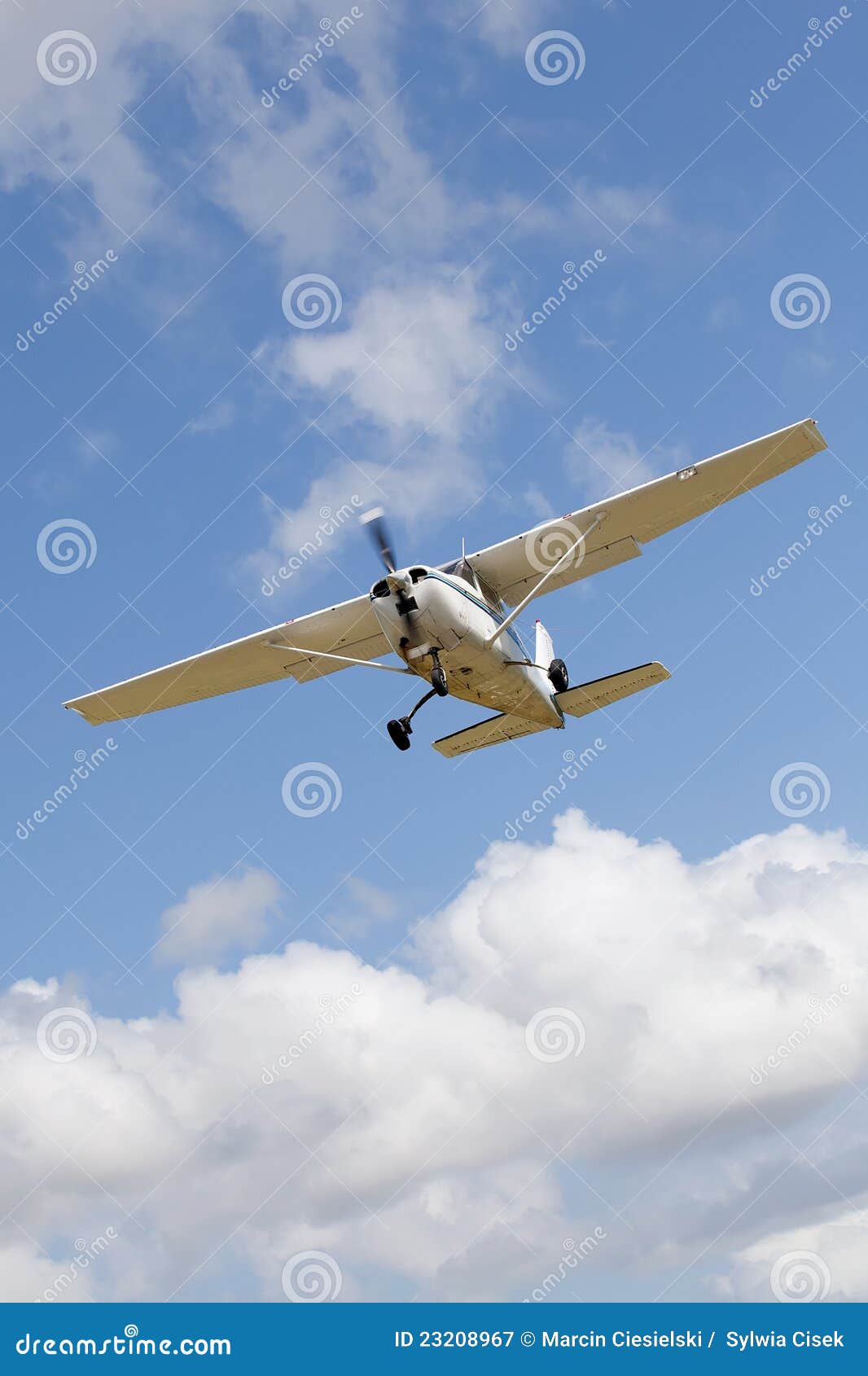 Kleines Flugzeug im Flug stockbild. Bild von technologie - 23208967