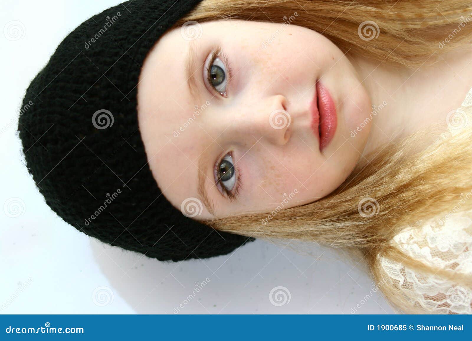 Kleines Mädchen in Einem Hut Stockbild - Bild von jung, augen: 1900685