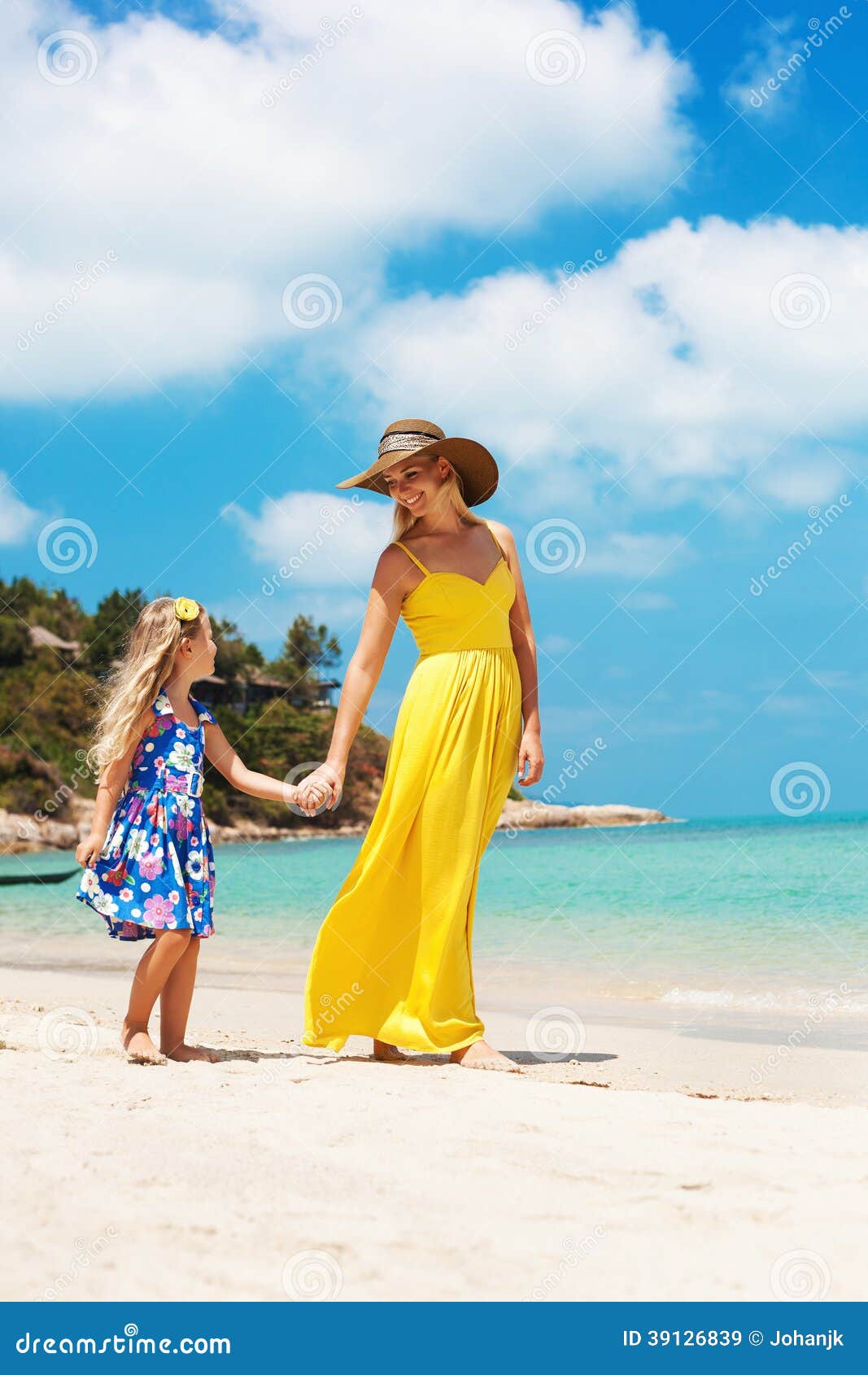 Kleines Mädchen Und Ihre Mutter Stockbild - Bild von nave, gefühl: 39126839