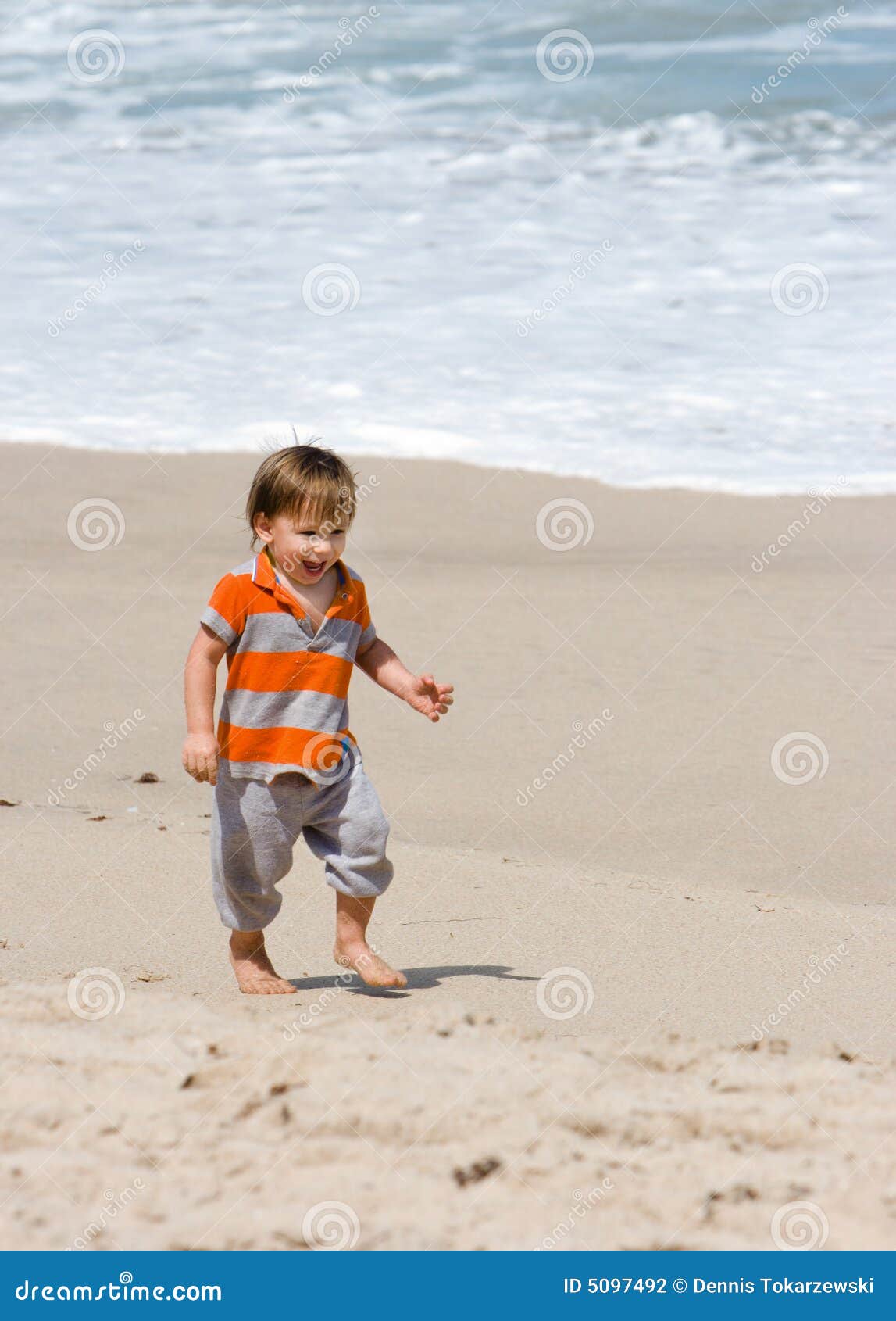 Kleinkind Auf Strand Bild. Bild: 5097492