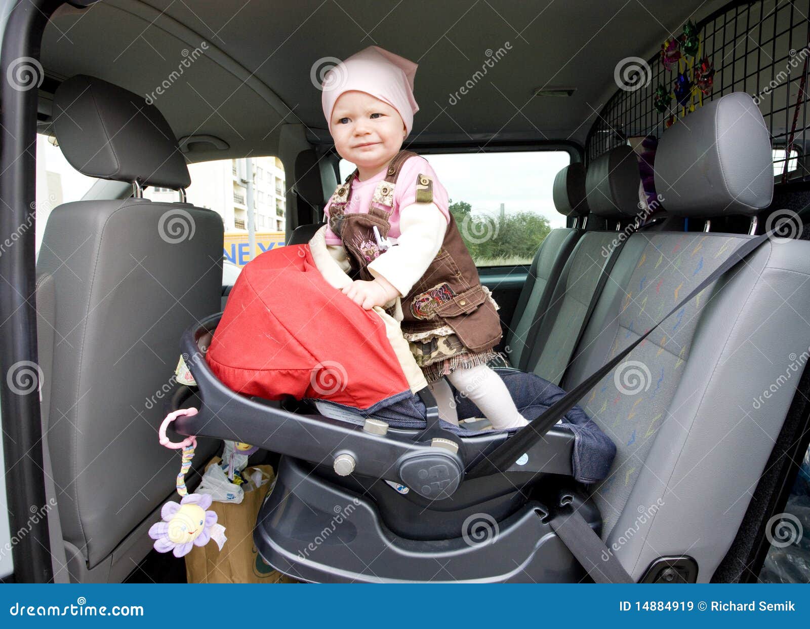 Kleinkind im Auto stockbild. Bild von lebensstile, kind - 14884919