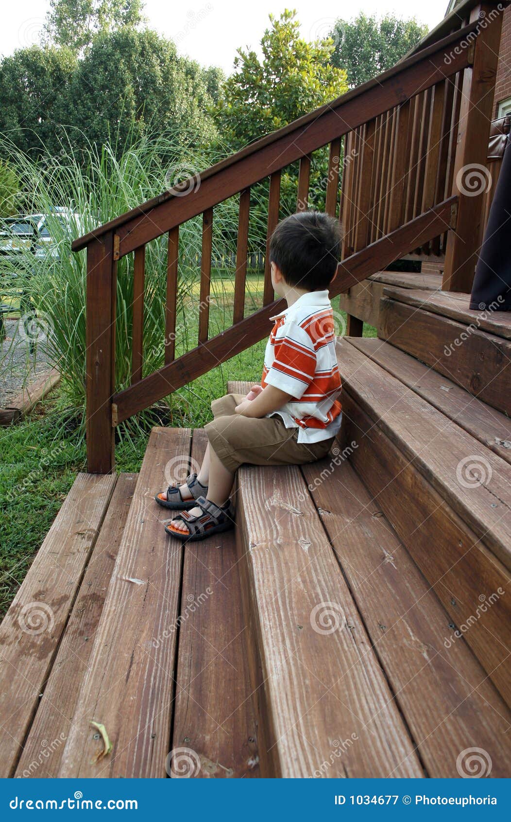 Kleinkind-Junge stockbild. Bild von kind, voll, sitzen - 1034677