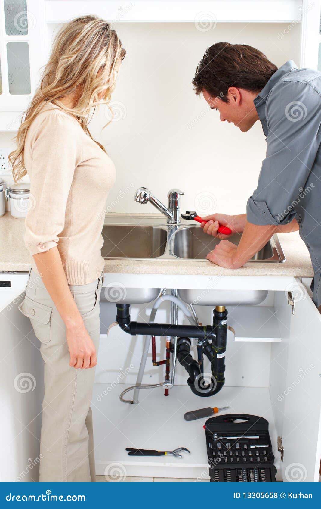 Klempner stockfoto. Bild von fremdfirma, küche, dame - 13305658