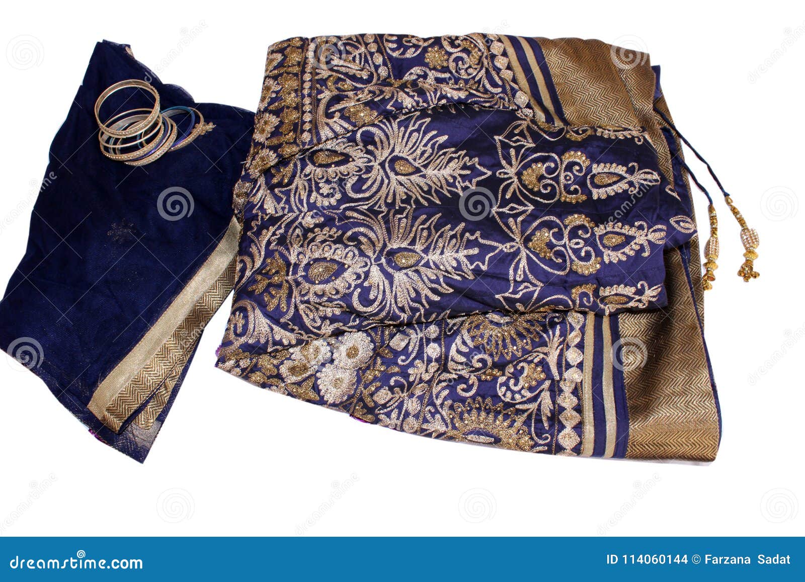 Kleren stock foto. Image of goed, kleren, dame, sjaal - 114060144