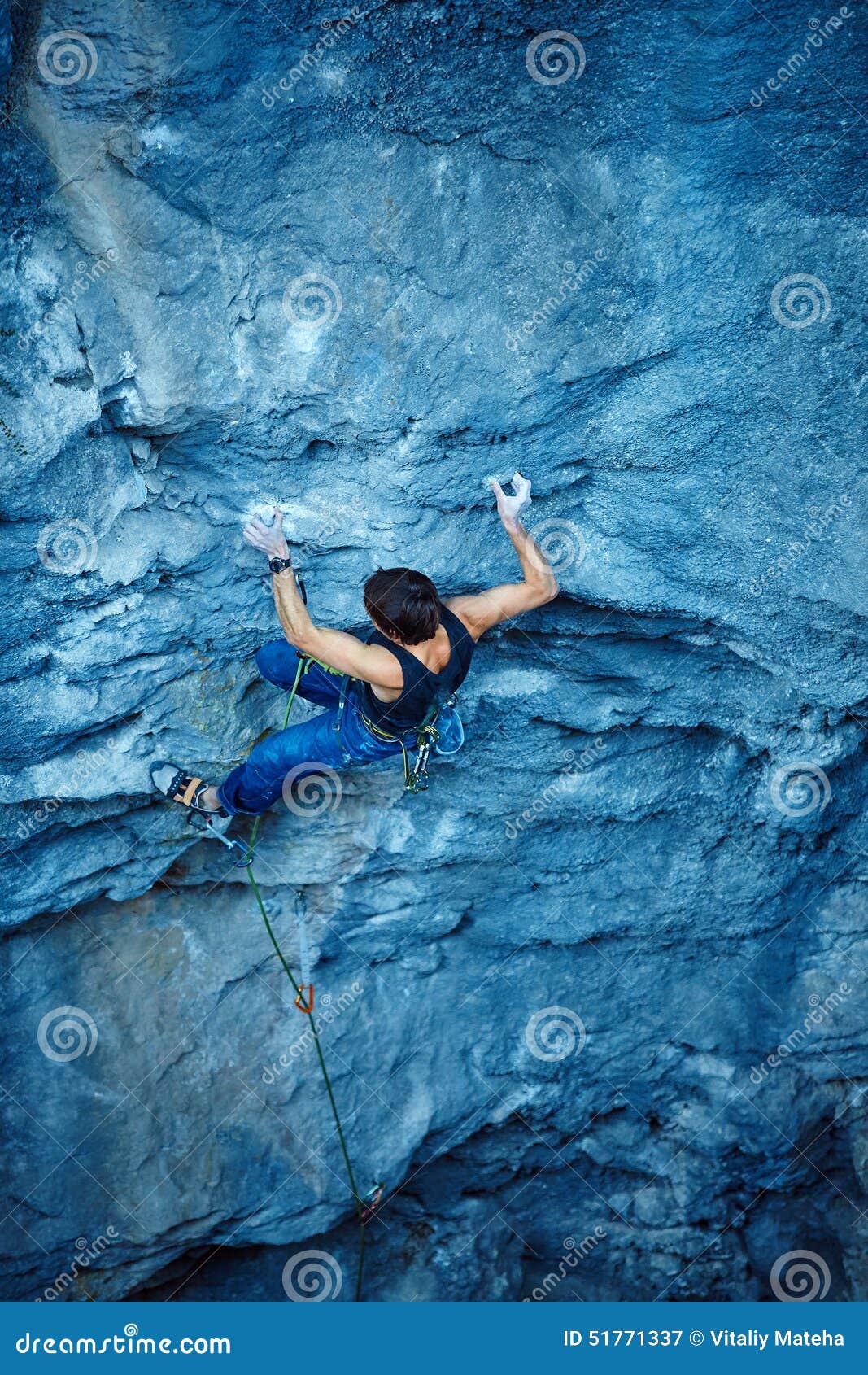 Kletterer, Der Oben Eine Klippe Klettert Stockbild - Bild von mann ...