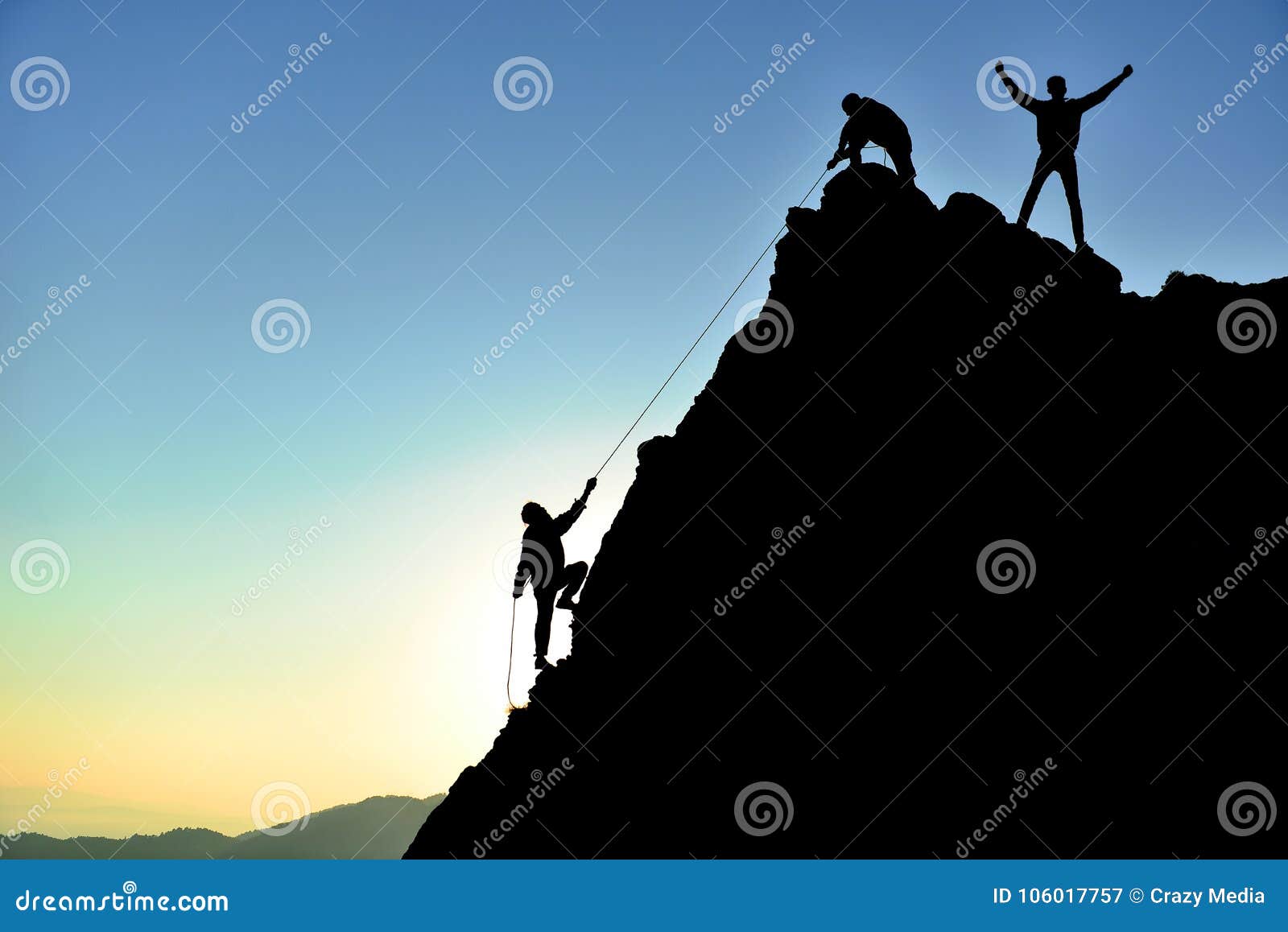 Klettern Und Erfolgreiche Bergsteiger Stockbild - Bild von mannschaft ...