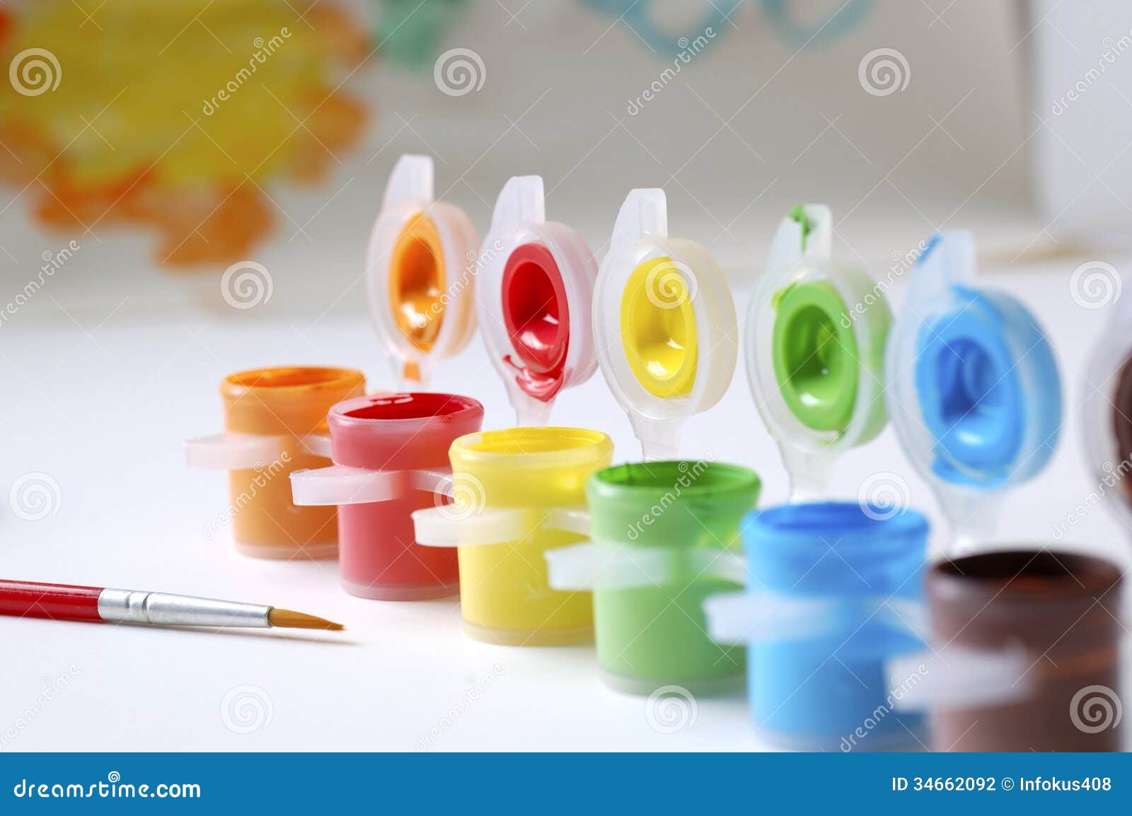 Kleurenverven En Verfborstel Stock Foto - Image of hulpmiddel, verven ...