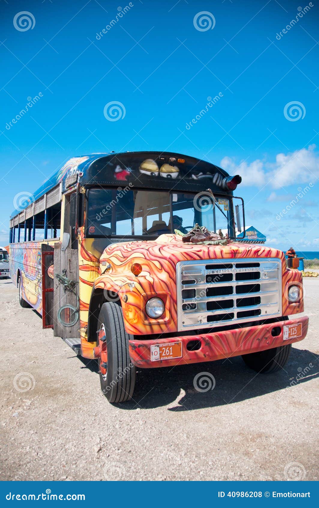 Kleurrijke Busbus in Aruba redactionele stock foto. Image of rondreis ...