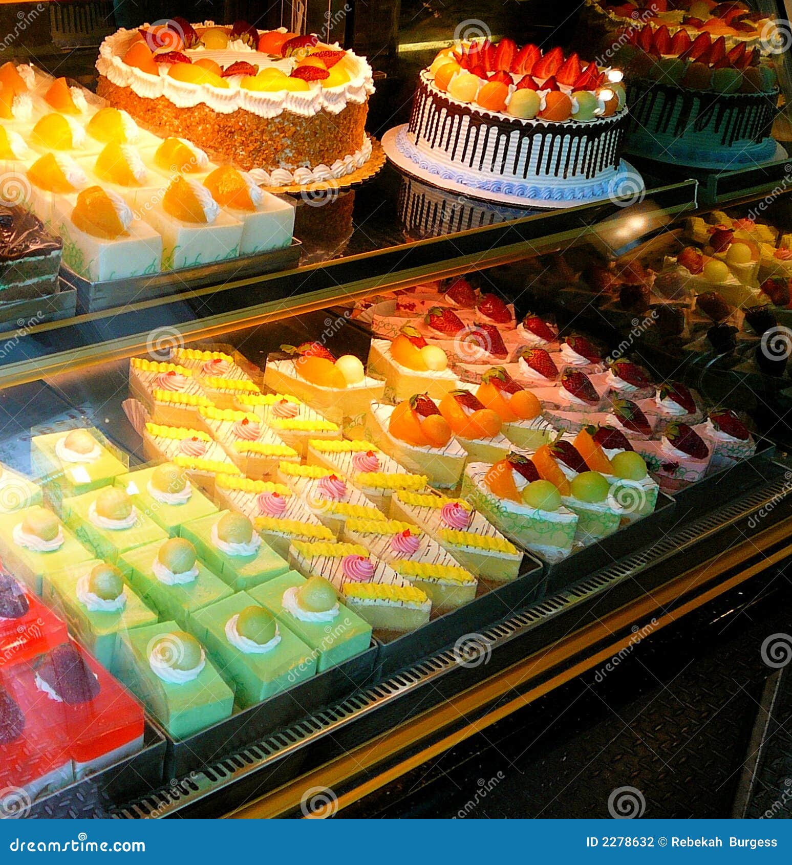 Kleurrijke Cakes En Gebakjes Stock Foto - Image of desserts, zaken: 2278632