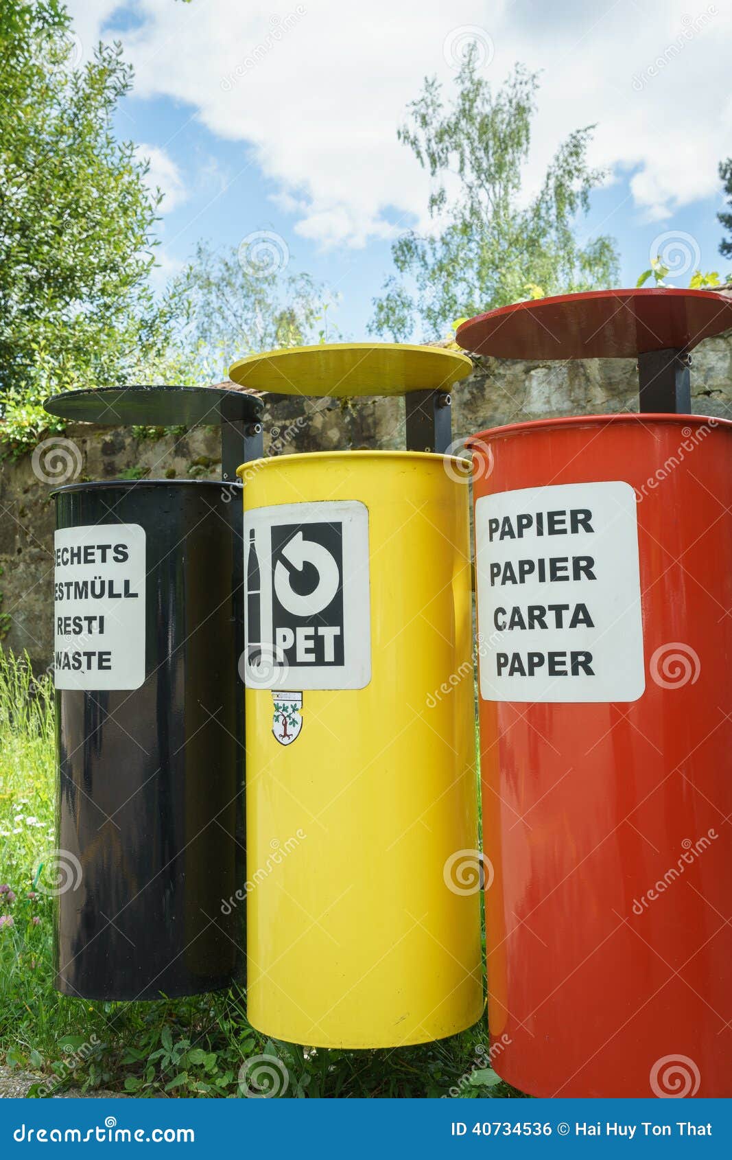 Kleurrijke Recyclingsbakken Stock Foto - Image of ecologie, begrip ...