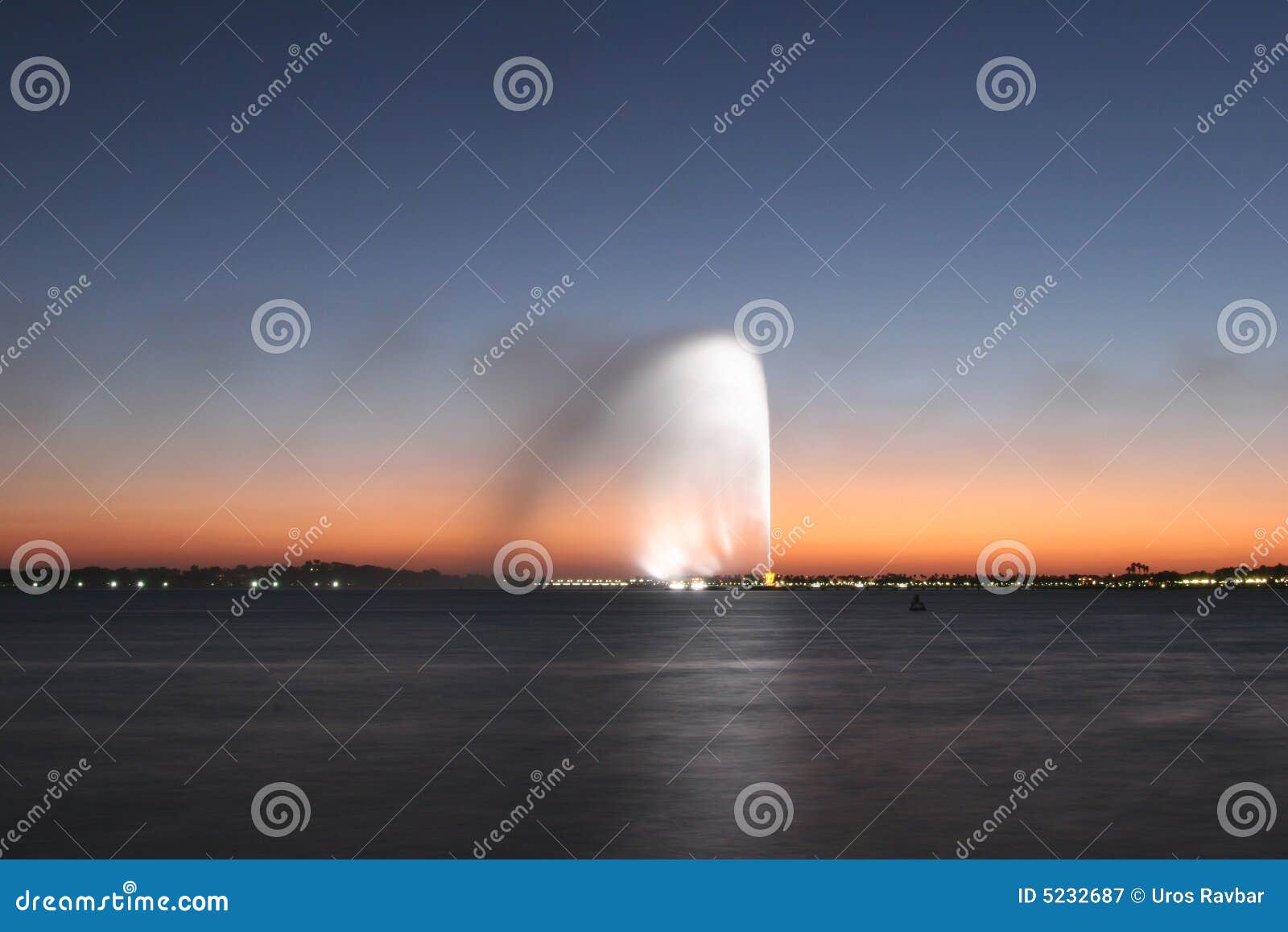 Kleurrijke Straal Van Water Stock Afbeelding - Image of arabië ...