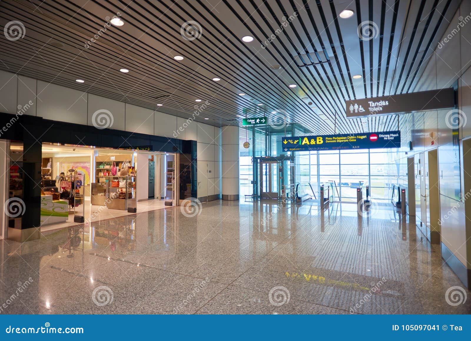 KLIA foto editorial. Imagen de salida, color, transferencia - 105097041