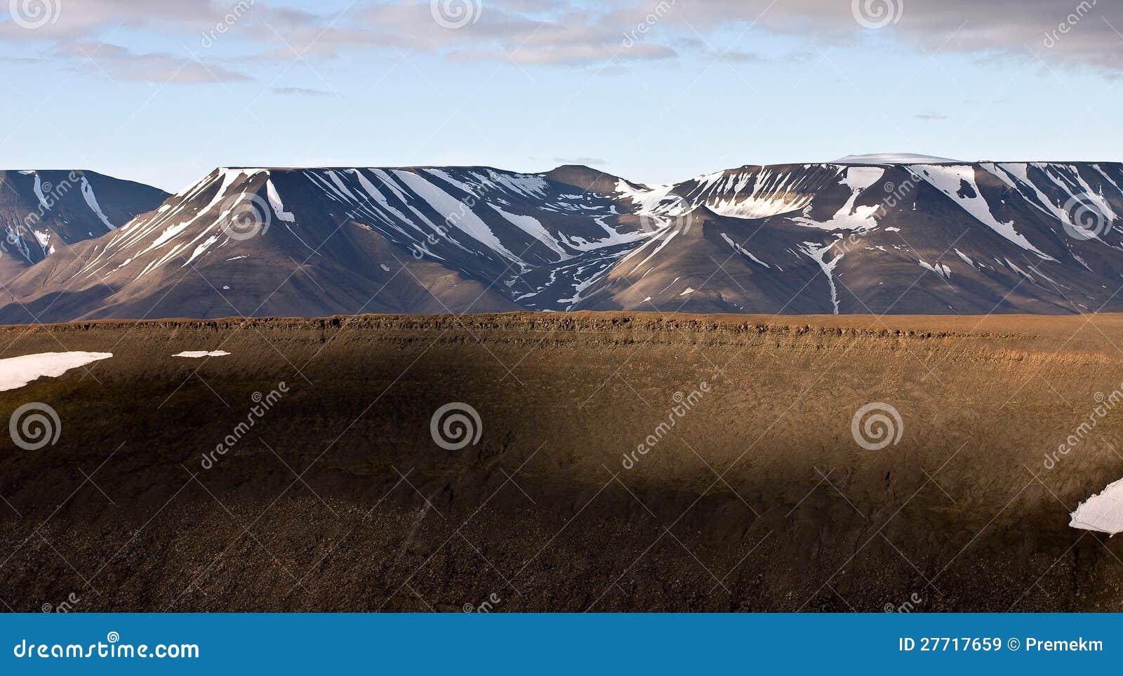 Klippen in Het Landschap Van De Toendra in Svalbard Stock Afbeelding ...