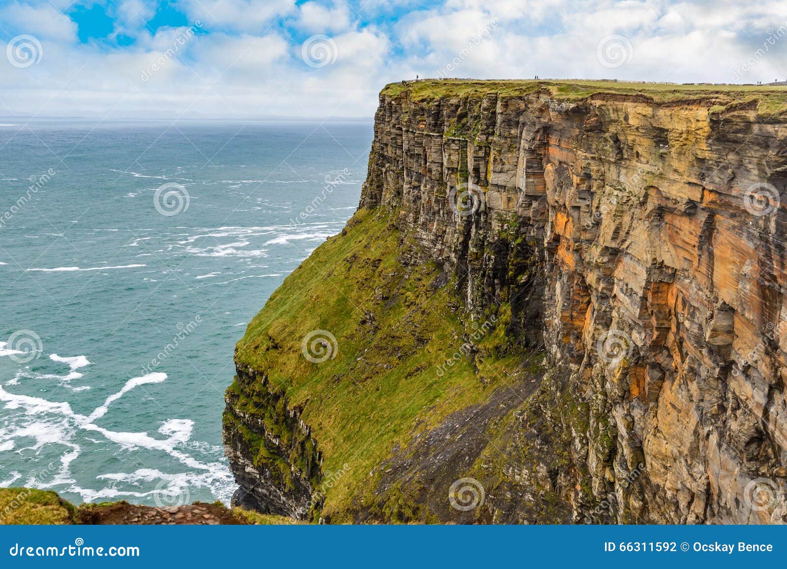 Klippor av Moher arkivfoto. Bild av geologi, stenar, sten - 66311592