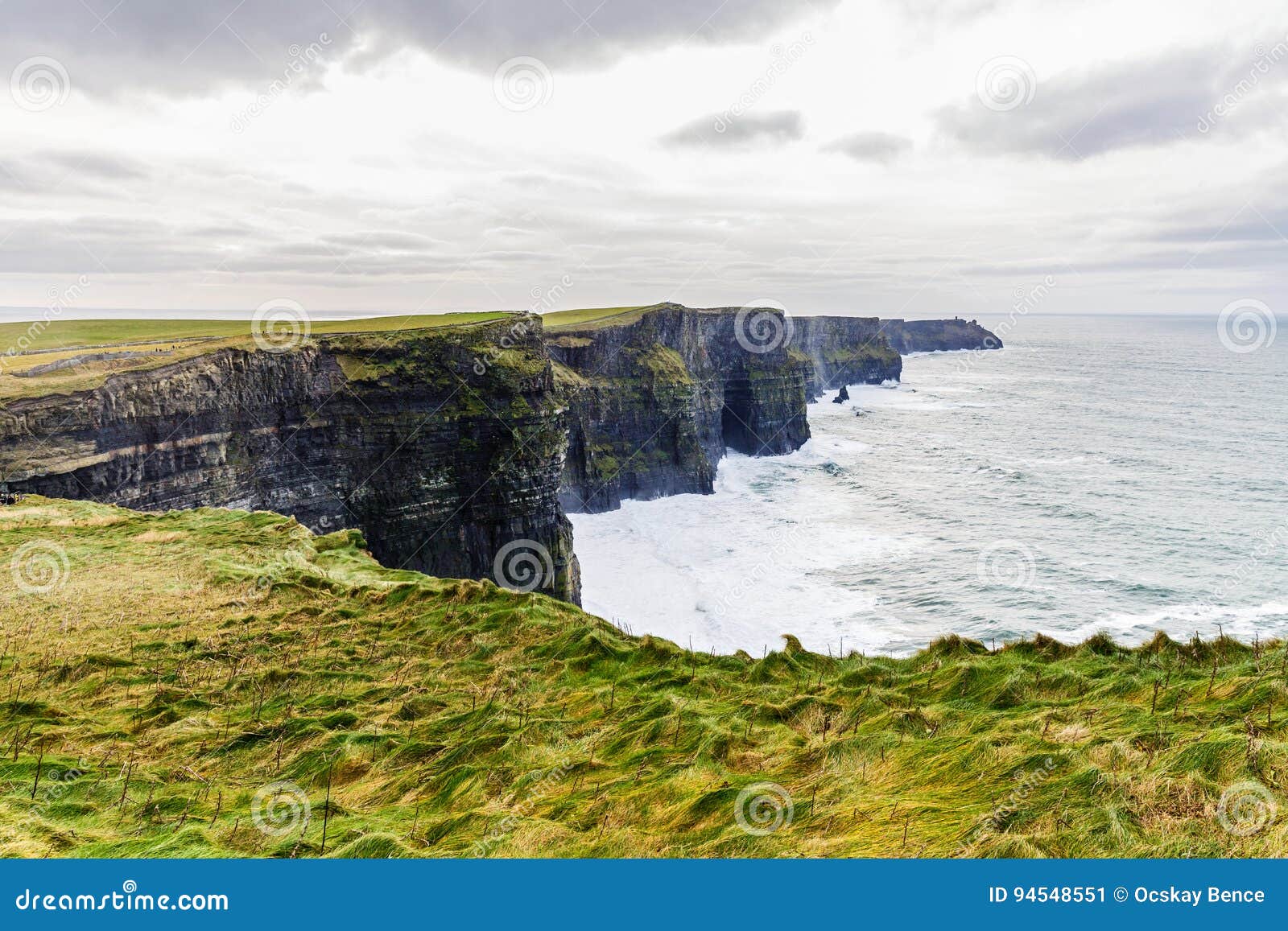 Klippor av Moher fotografering för bildbyråer. Bild av irland - 94548551