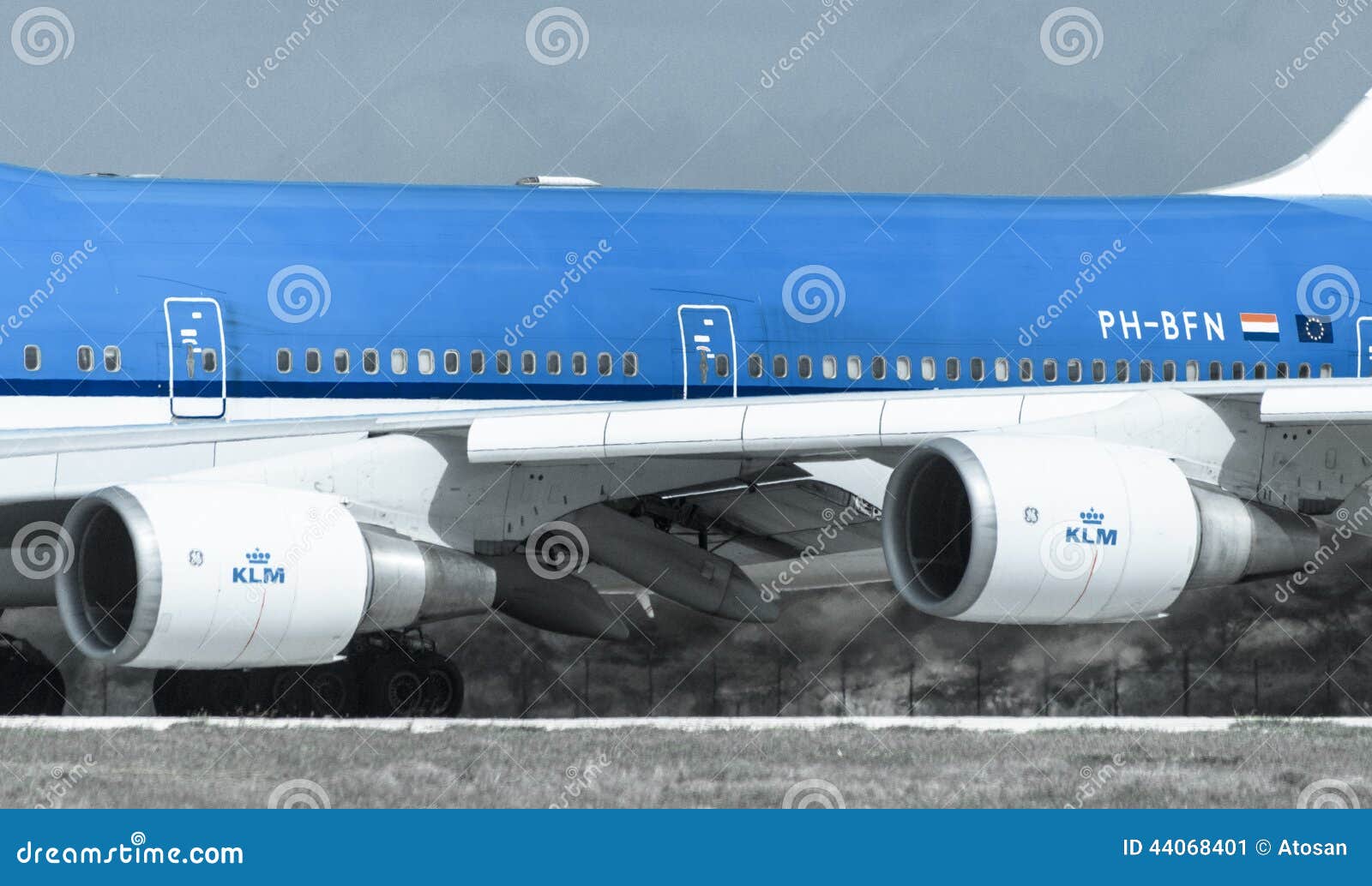 KLM Engine editorial photo. Image of gate, travel, ground - 44068401