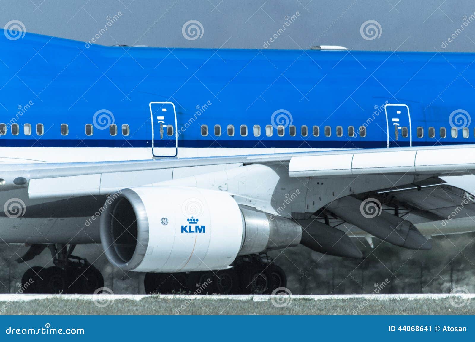 KLM Engine editorial photo. Image of locations, disembarking - 44068641