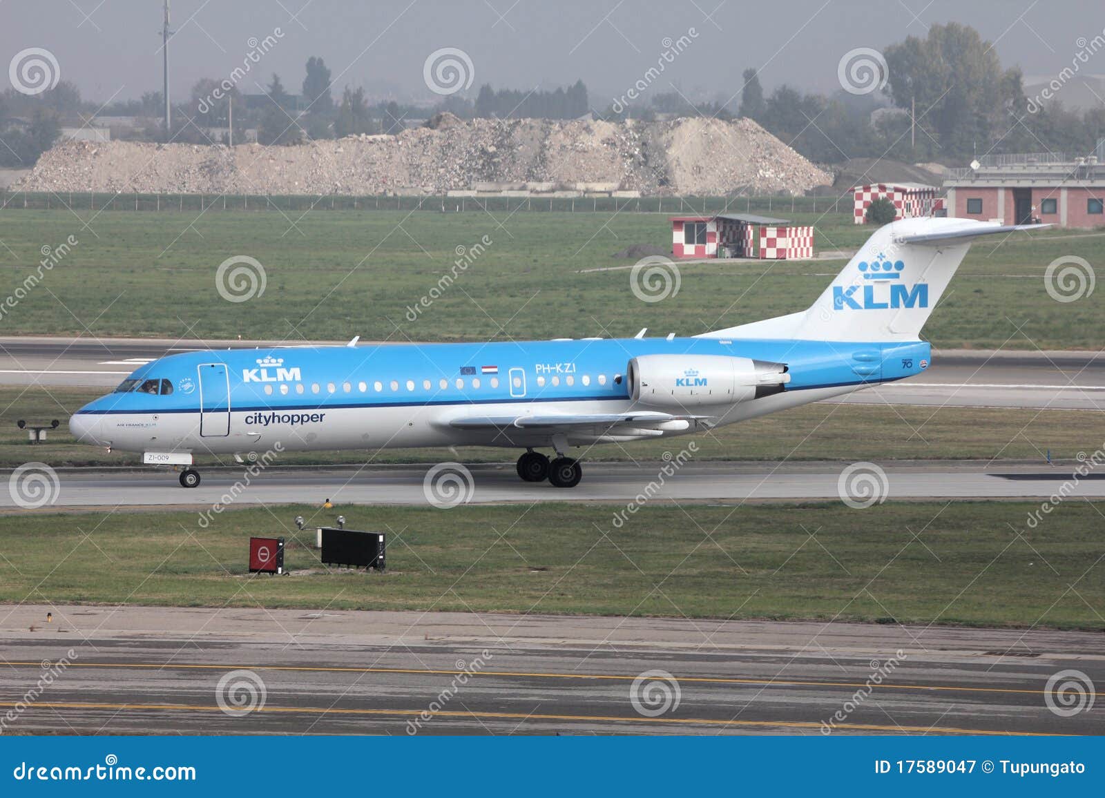 KLM Fokker 70 aircraft editorial photography. Image of journey - 17589047