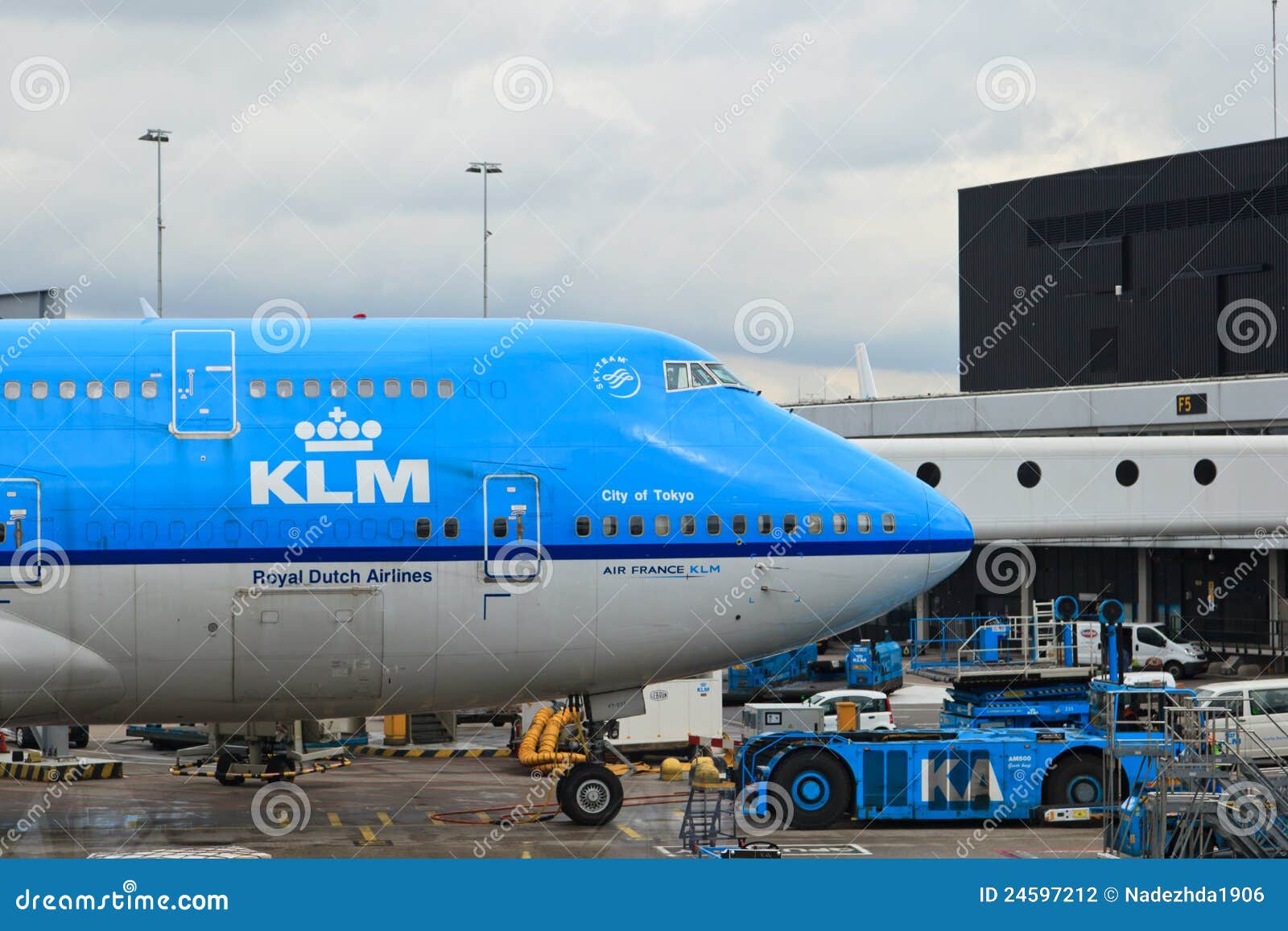 KLM plane at Schiphol editorial photography. Image of airplane - 24597212