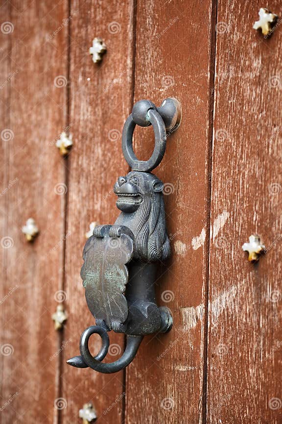 Klopper stock foto. Image of kloppers, verfraaid, deur - 16101404