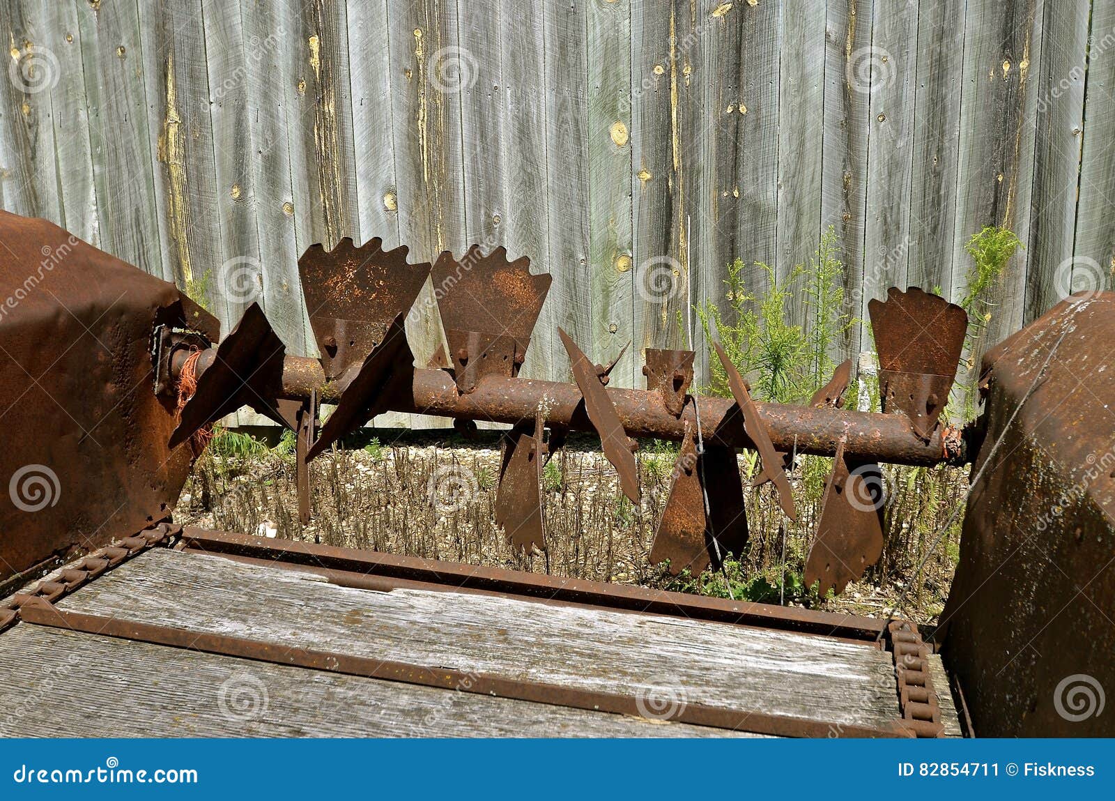 Klopper Van Een Oude Mestverspreider Stock Afbeelding - Image of doos ...