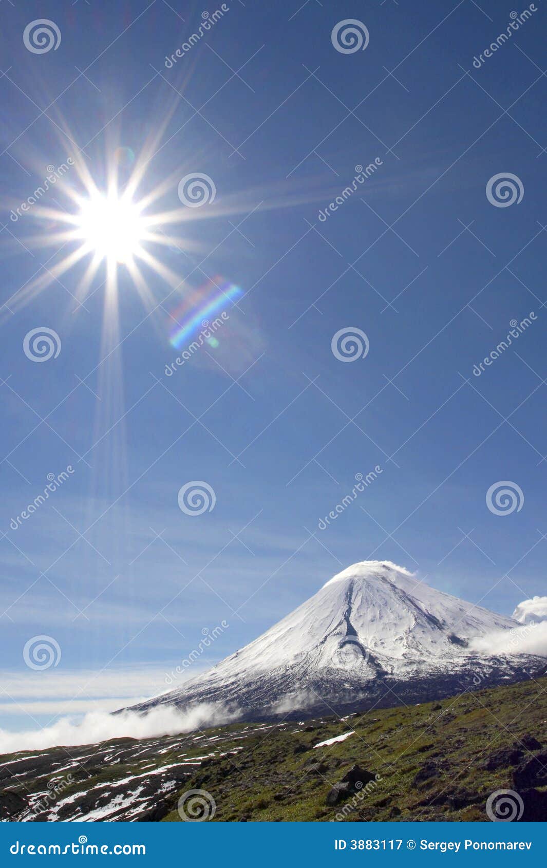 Kluchevskoy Volcano and Sun Stock Image - Image of kluchevskaya ...