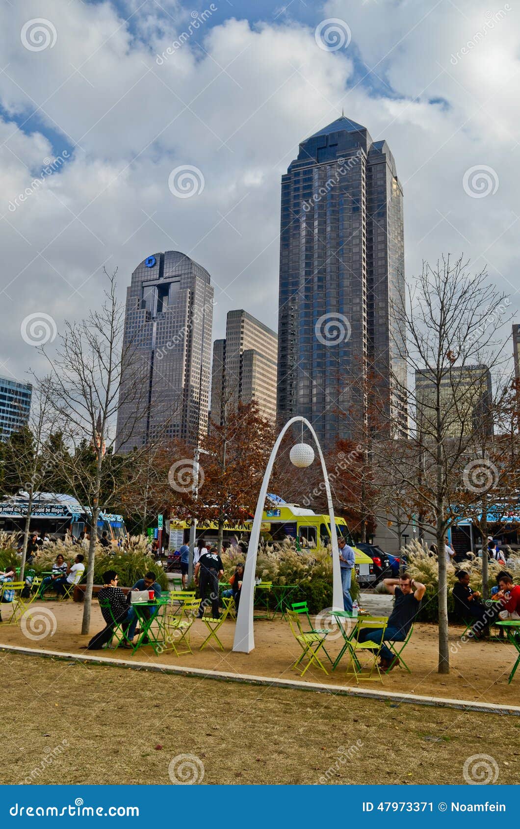 Klyde Warren Park in Dallas Editorial Photo - Image of exterior, klyde ...