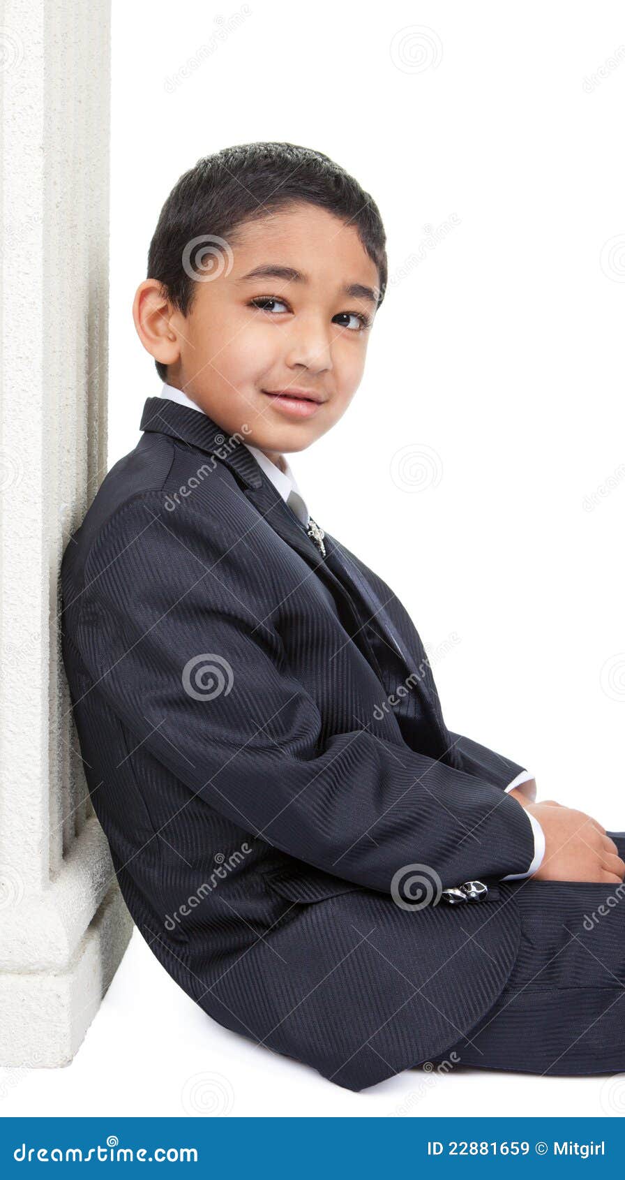 Knap Little Boy in een Pak stock afbeelding. Image of formeel - 22881659
