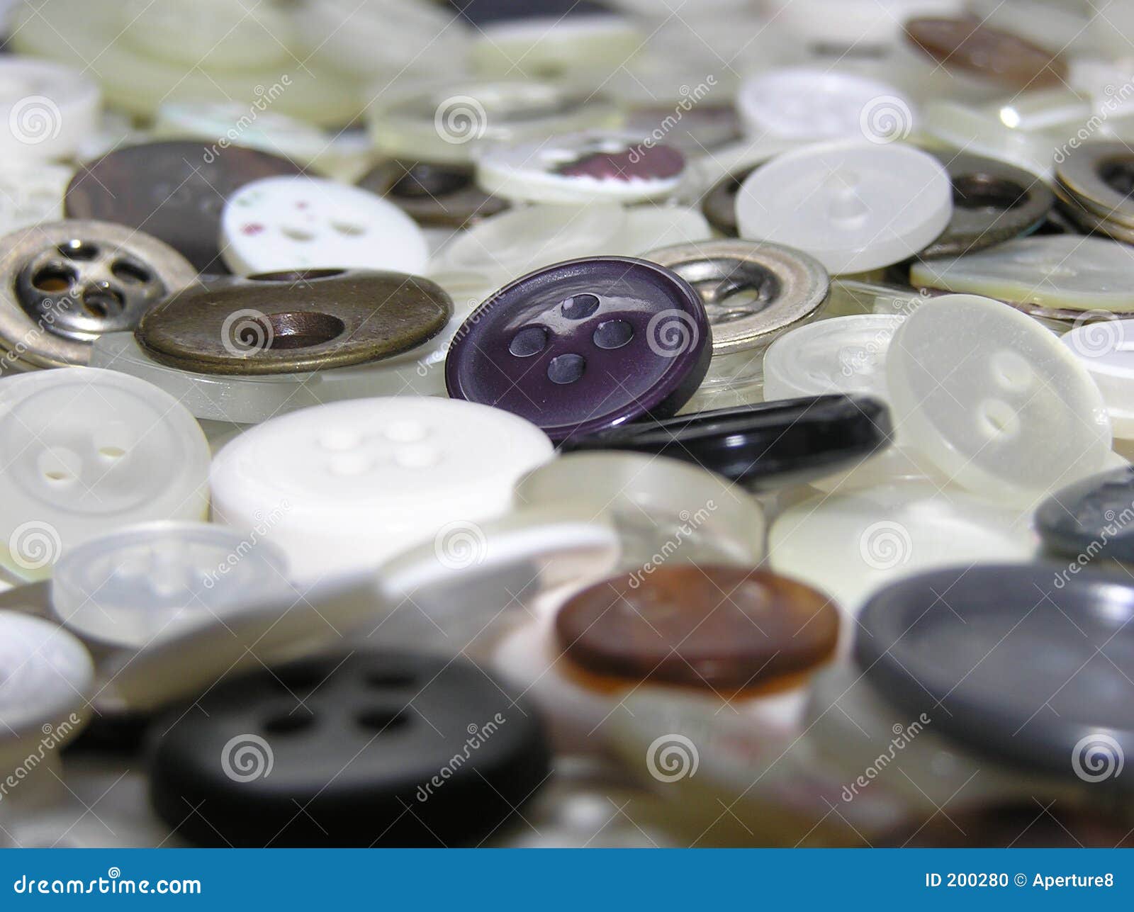 Knappar arkivfoto. Bild av utbyten, smutsigt, torkduk, kulört - 200280