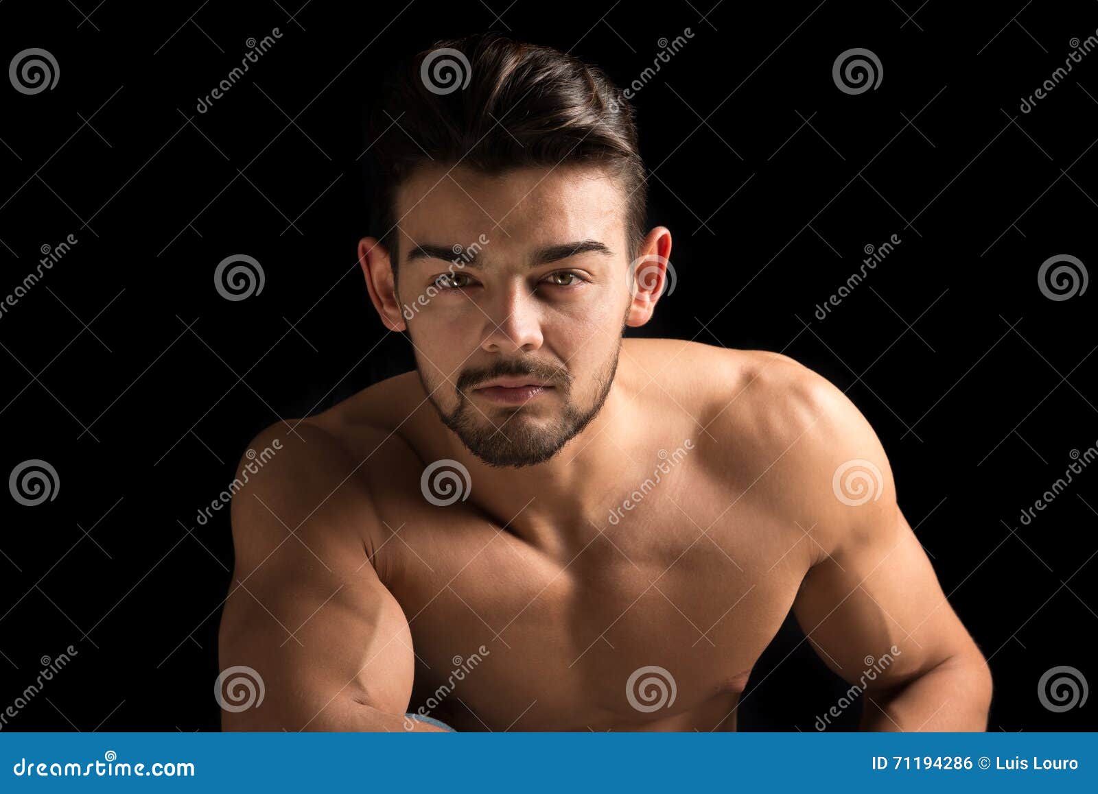 Knappe mens stock foto. Image of lichaam, haar, spijkerbroek - 71194286