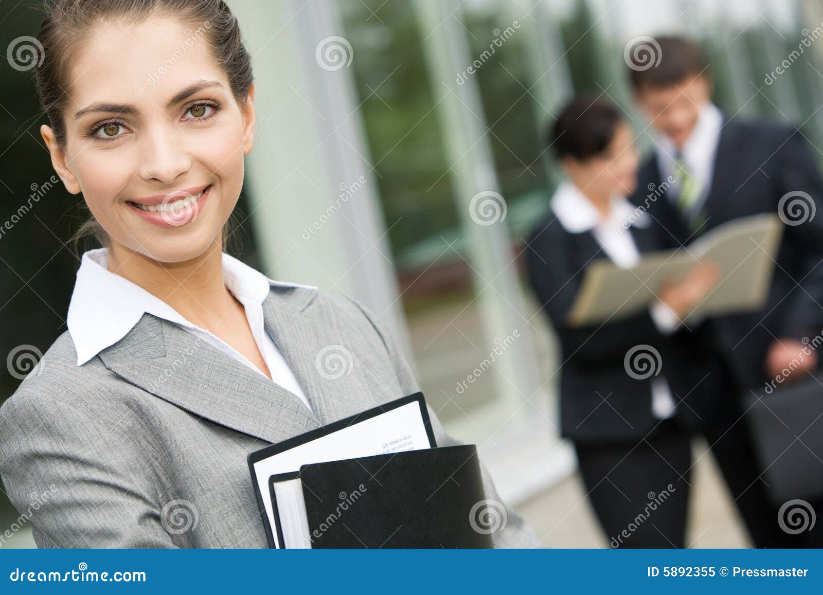 Knappe vrouw stock afbeelding. Image of persoon, mensen - 5892355