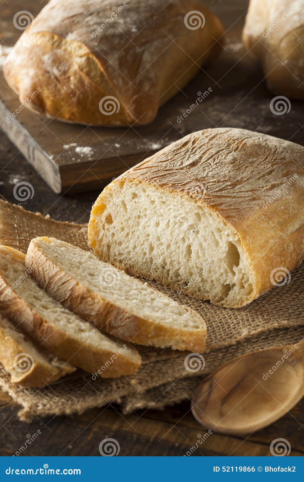 Knapperig Eigengemaakt Ciabatta-Brood Stock Foto - Image of bloem, deeg ...