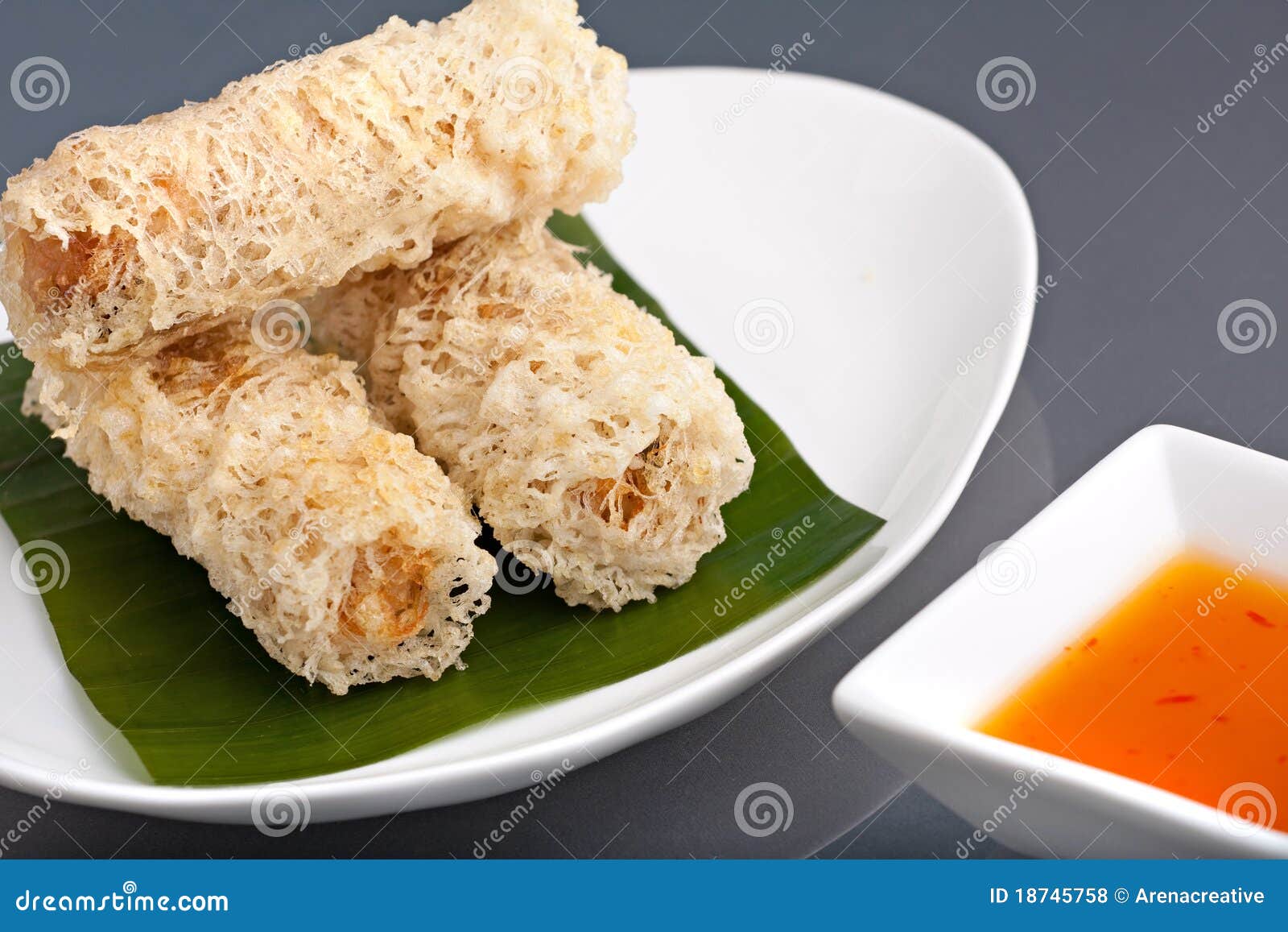 Knapperige Thaise Loempia's Stock Foto - Image of gebraden, brood: 18745758