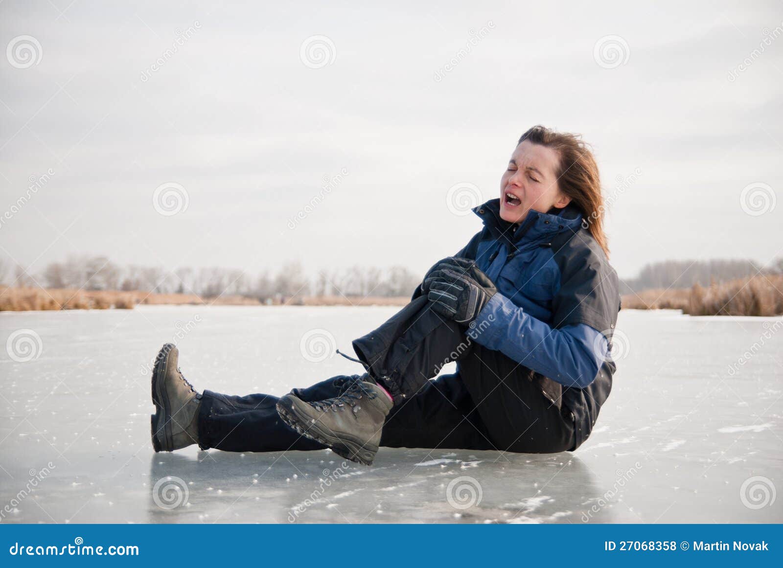 Knee injury - winter slip stock photo. Image of frozen - 27068358