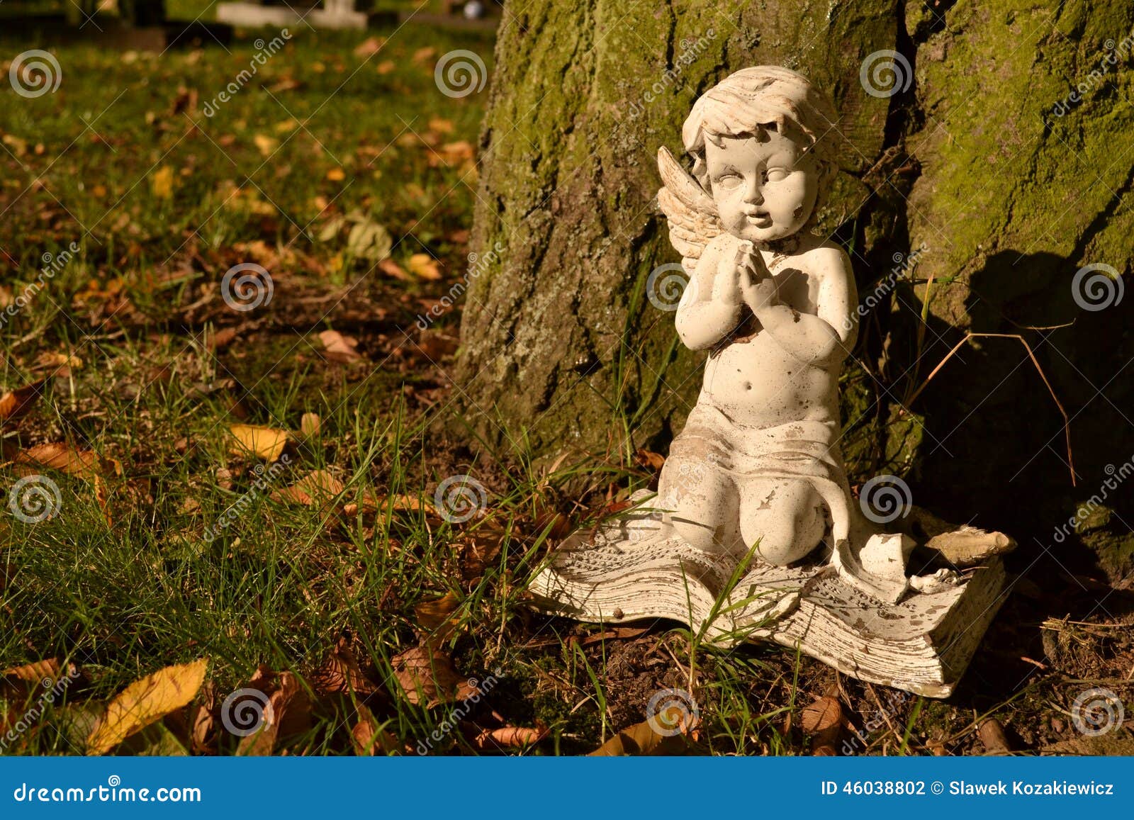 Kneeling Praying Old Cherub Statute Stock Photo - Image of cherub, wing ...