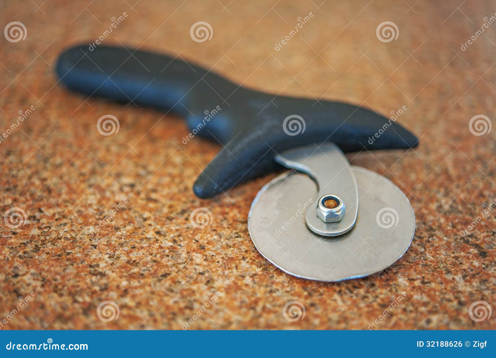 Knife for cutting pizza stock photo. Image of blade, dull - 32188626