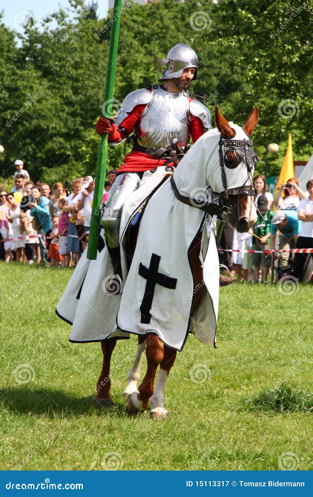 Knight on horseback editorial photography. Image of knight - 15113317