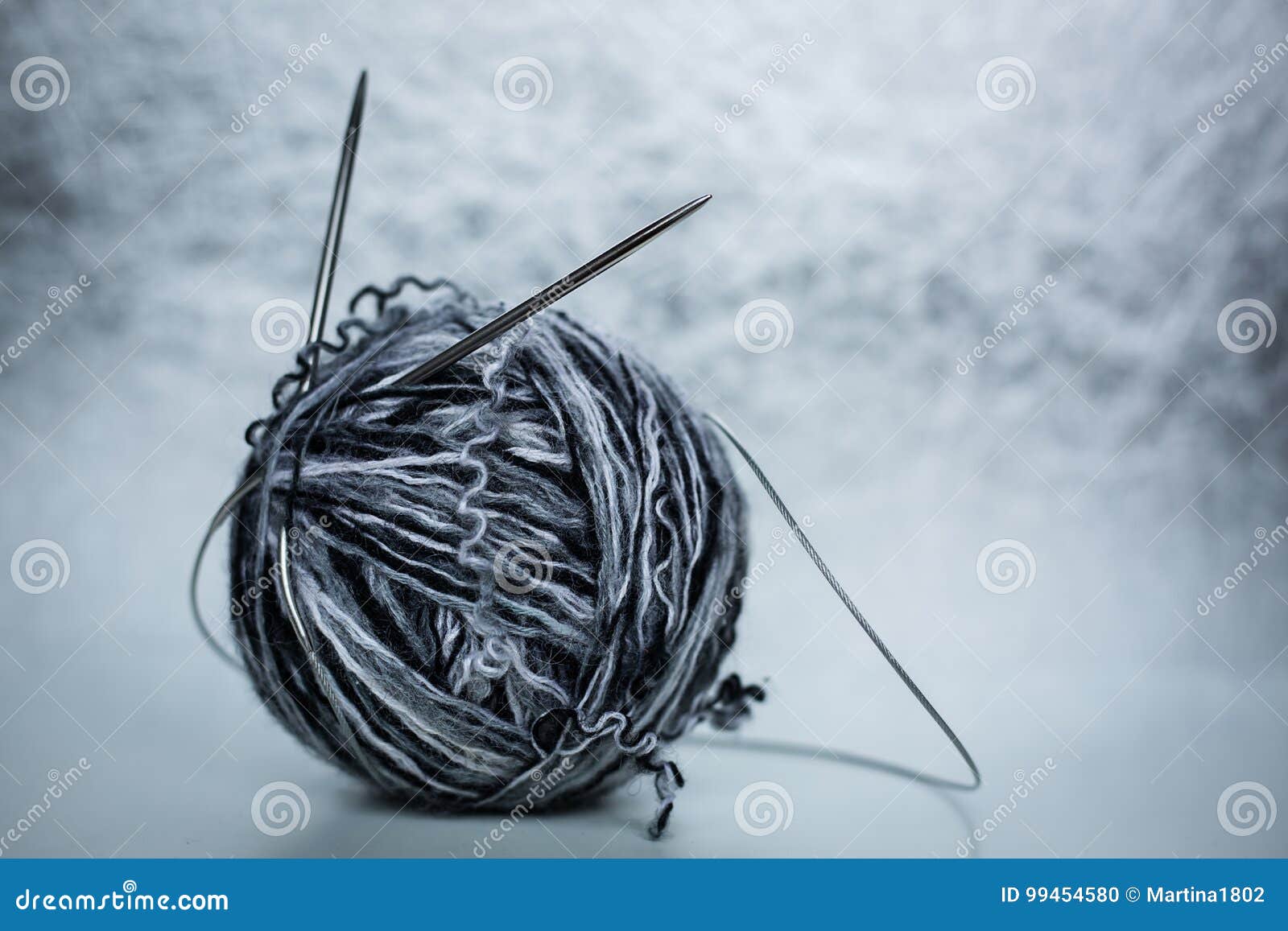 Knitting Needles and Wool Ball Stock Photo - Image of knit, craft: 99454580