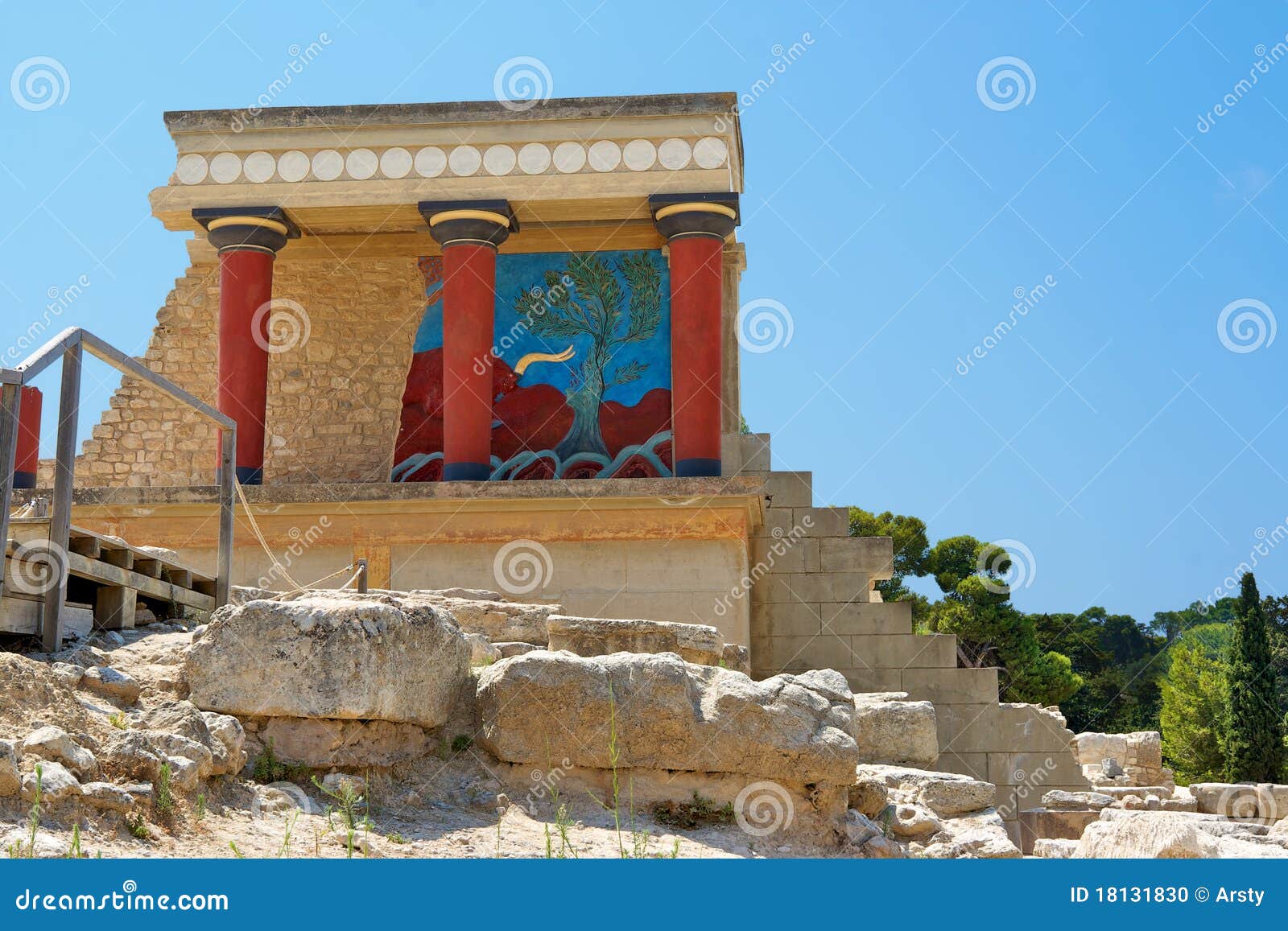 Knossos Palace Is The Largest Bronze Age Archaeological Site On Crete ...
