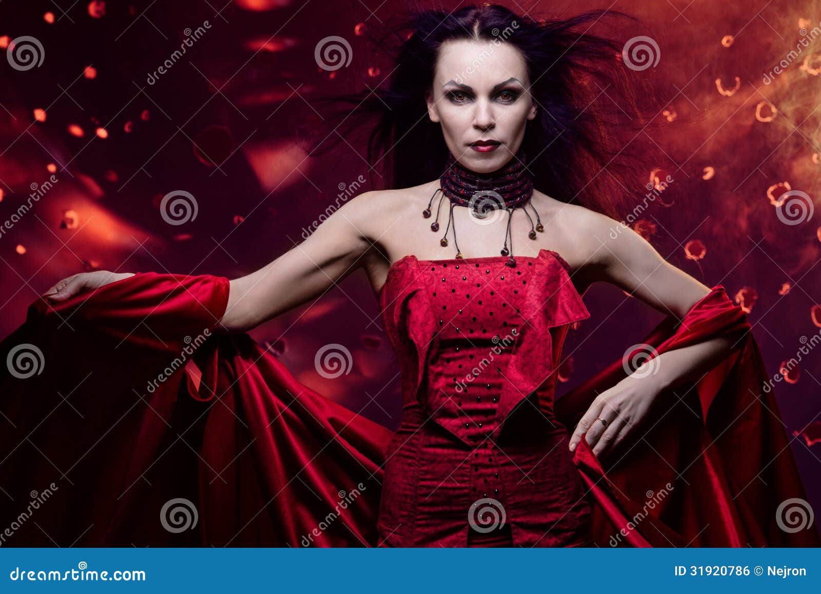 Kobieta wampir zdjęcie stock. Obraz złożonej z moda, zło - 31920786